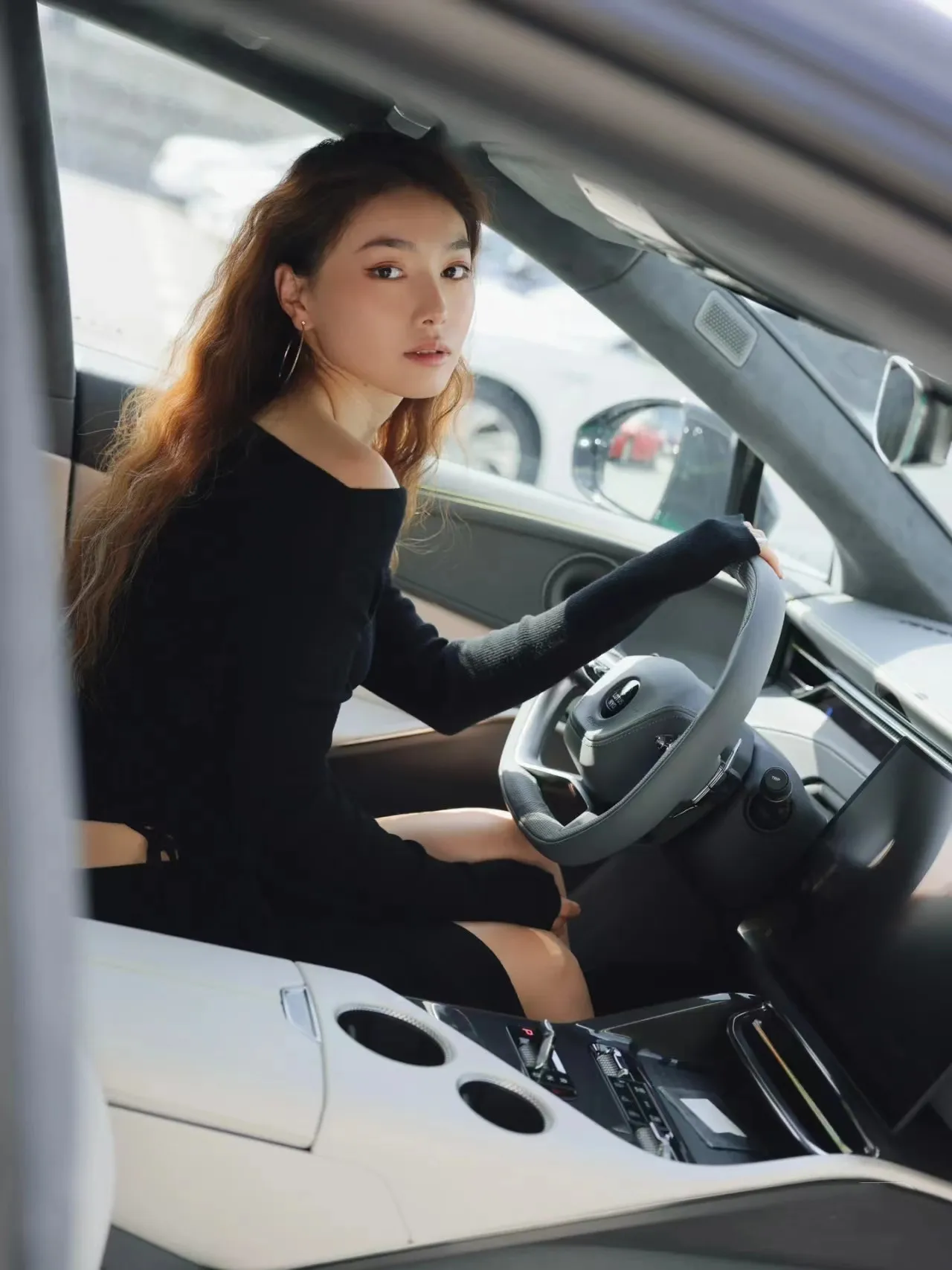 Lotus Eletre R+ - 918 Horsepower Electric SUV with 15 Speakers