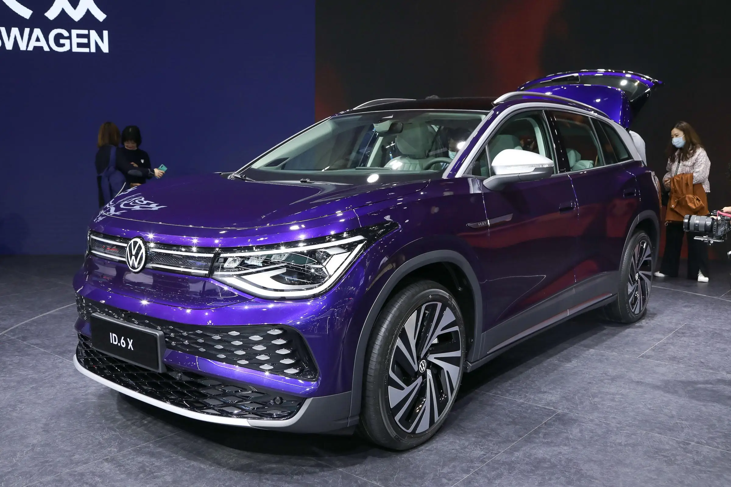 Volkswagen ID6X - Electric SUV with 7 Seats & 132kw Power