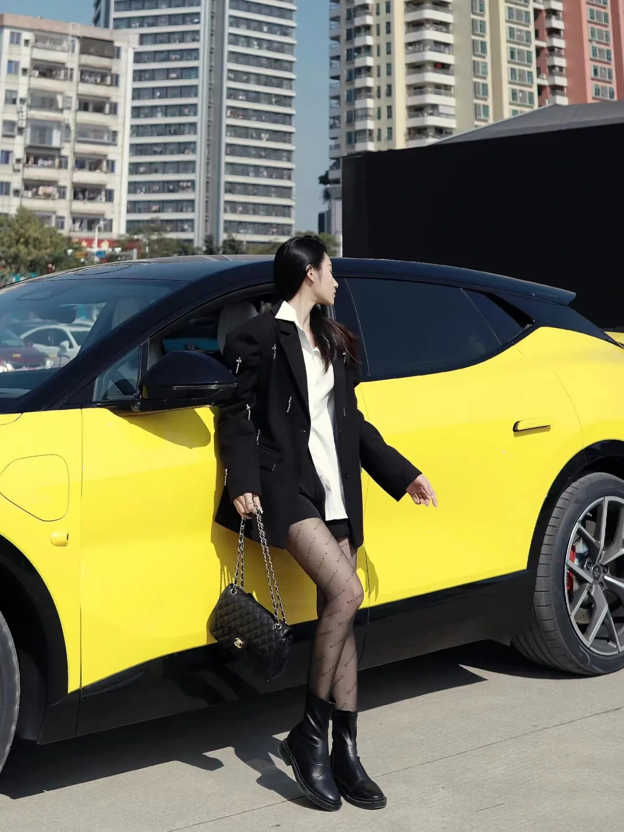 Lotus Eletre R+ - 918 Horsepower Electric SUV with 15 Speakers