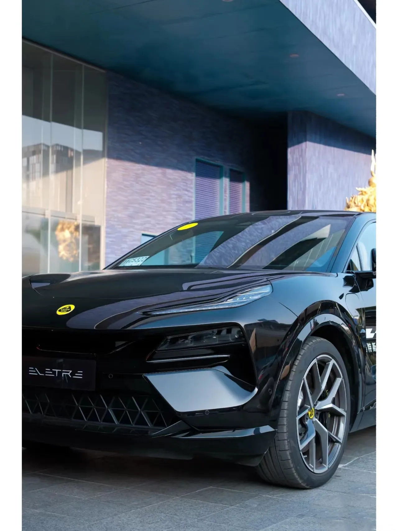 Lotus Eletre R+ - 918 Horsepower Electric SUV with 15 Speakers