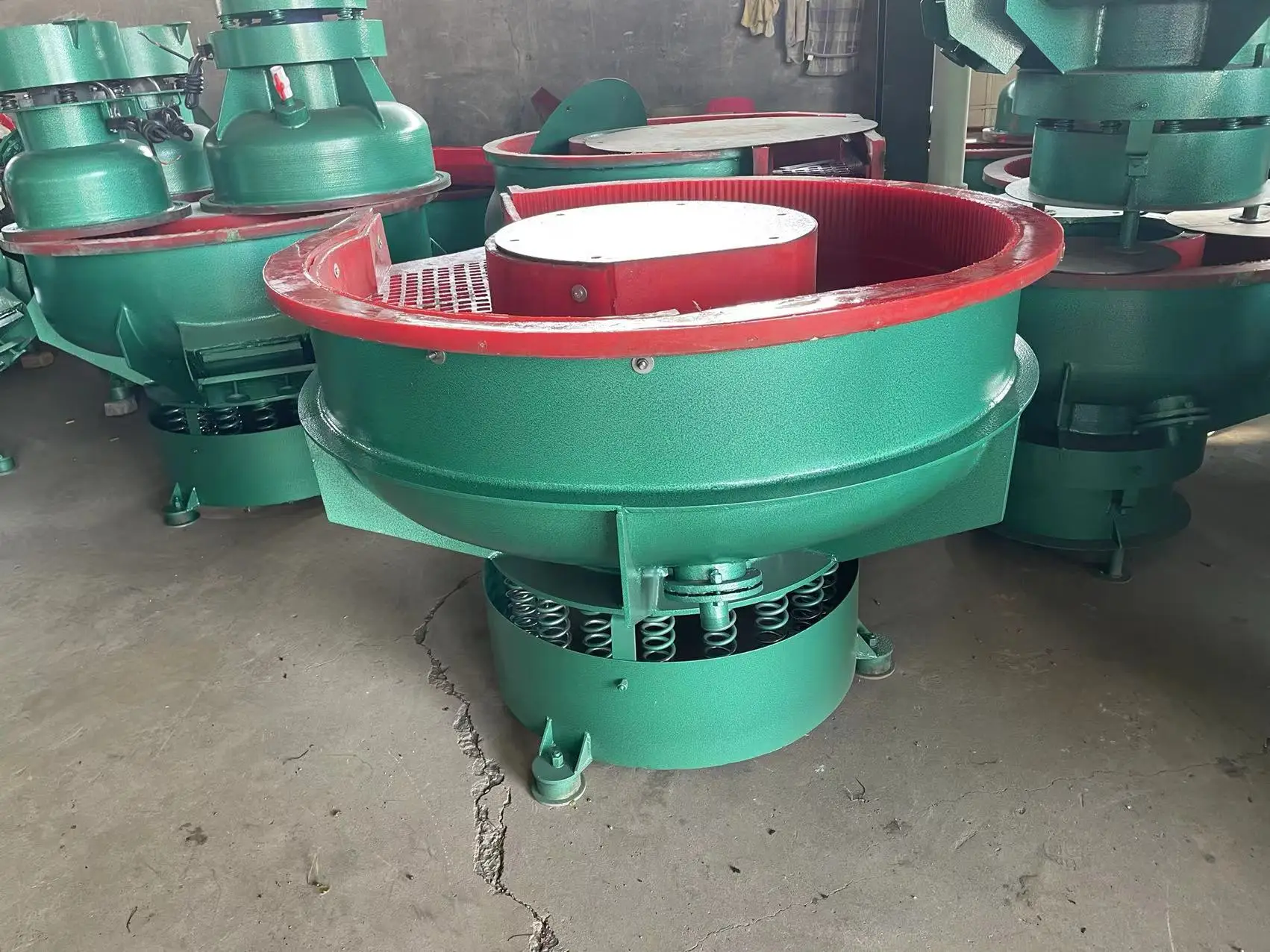 Automatic Deburring Vibratory Machine Vibratory Tumbler Polishing ...