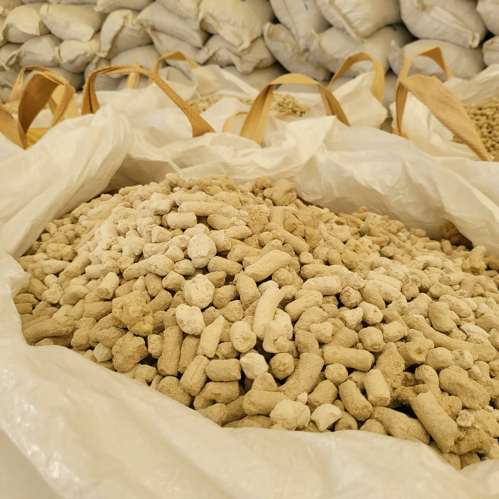 Vietnam Natural Kaolin Lump Powder K80 And K90 For Ceramic And Pottery ...