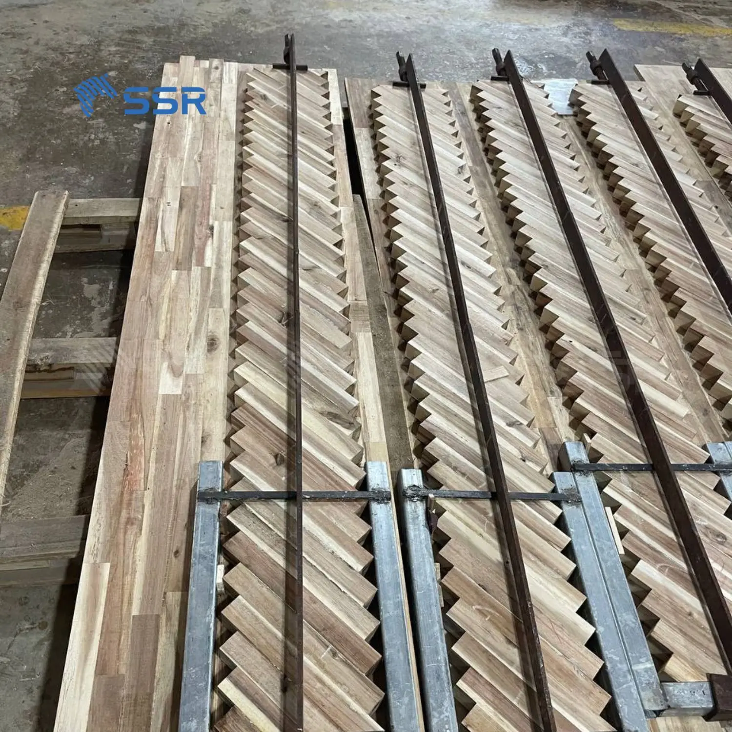 SSR VINA Acacia Wood Chevron Board - Versatile & Durable