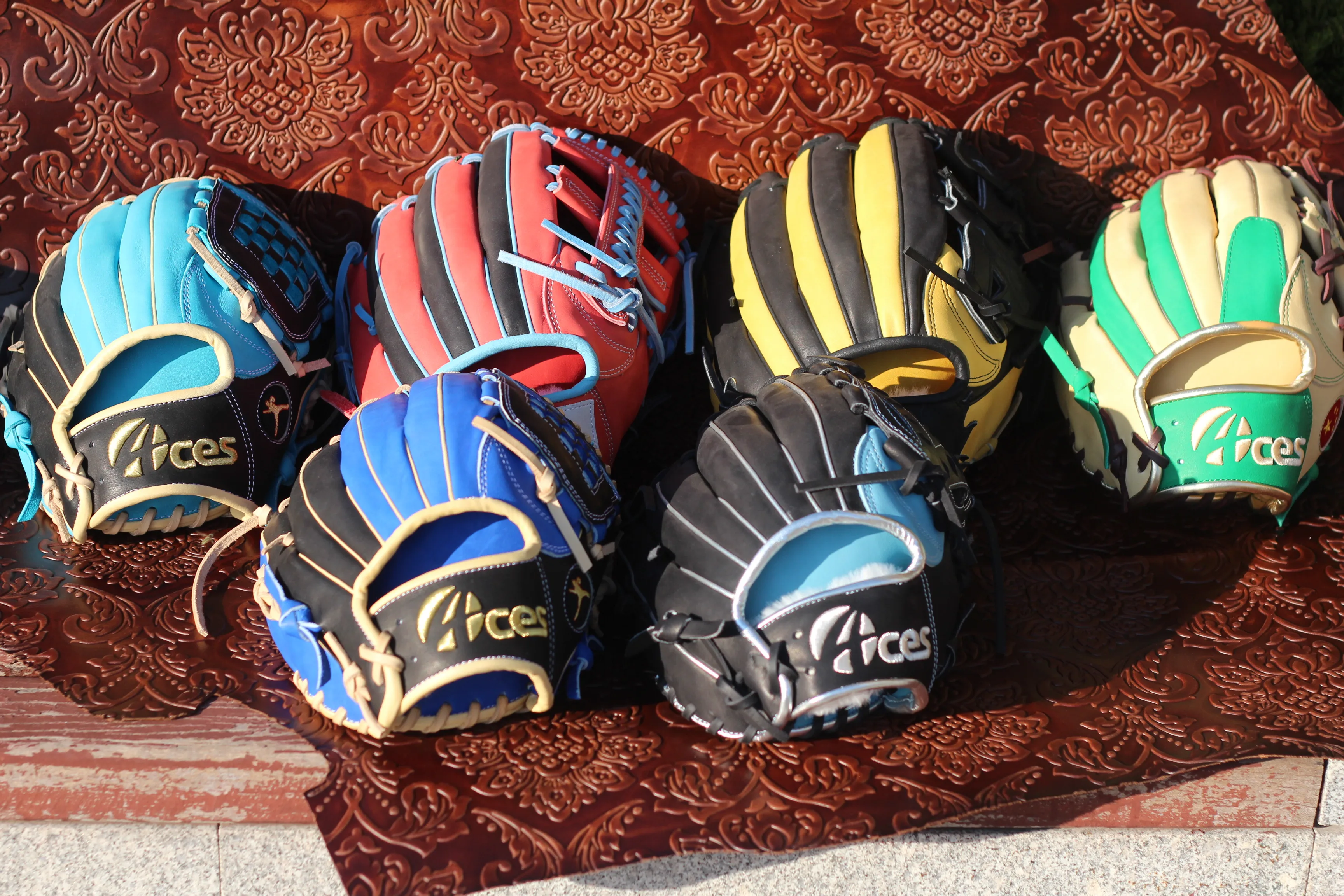 Custom A2000 Japanese Baseball Gloves - Major League Quality