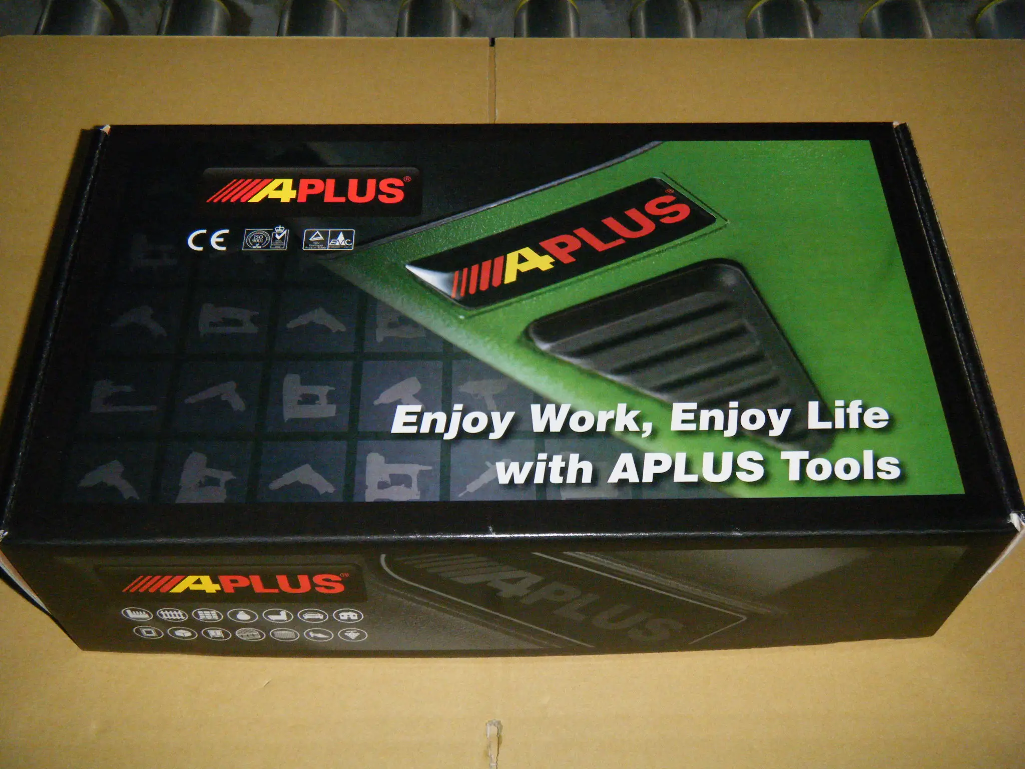 Aplus A3218,Pneumatic Carton Air Stapler,32.1mm Crown,0.9x1.9mm Shanks ...