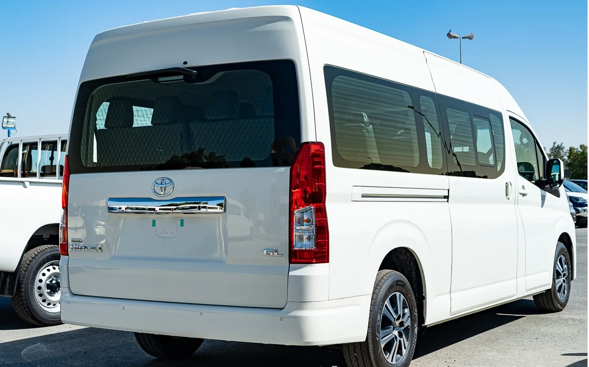 Used Mini Bus 2022 Toyotaa Hiace 16 Seats White Color - Toyota Hiace ...