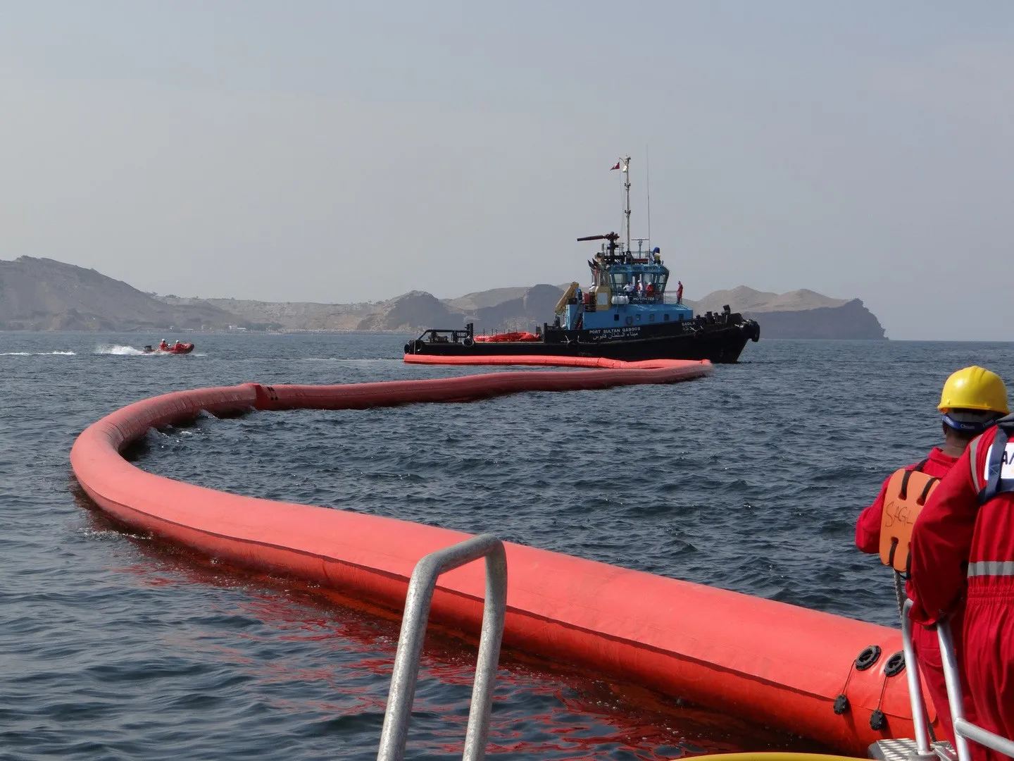 Oil Containment Boom Customized Contain Ports/lake/offshore Oil Boom ...