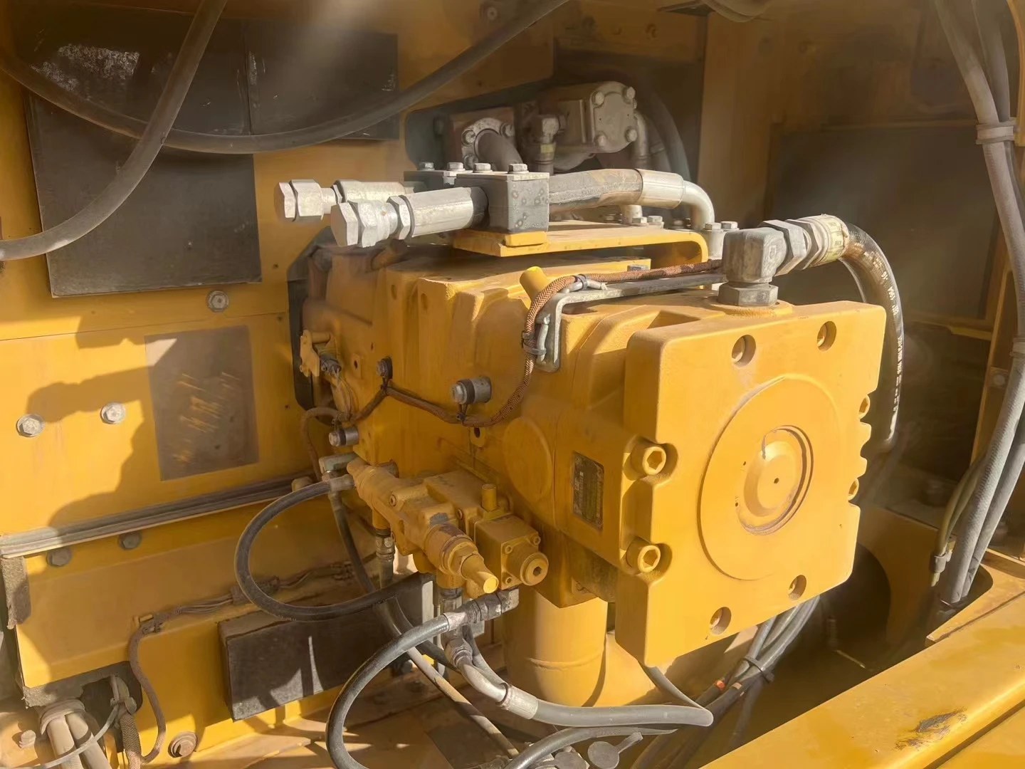 Japan Made Caterpillar Cat Brand 390 Excavator 90 Ton Crawler Cat ...