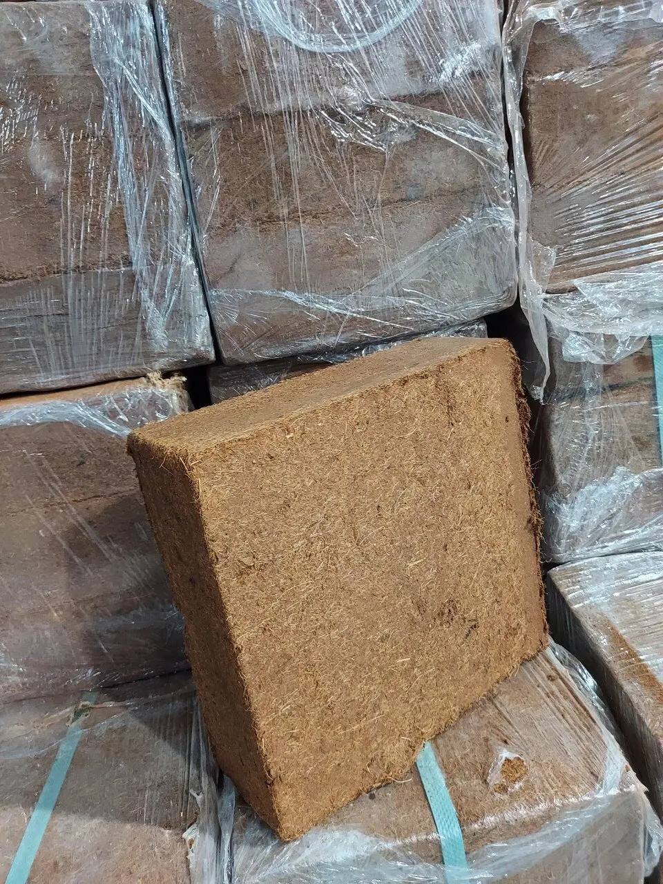 Coco Peat Block 100% Natural Coconut Fiber Good Quality Vietnamese ...