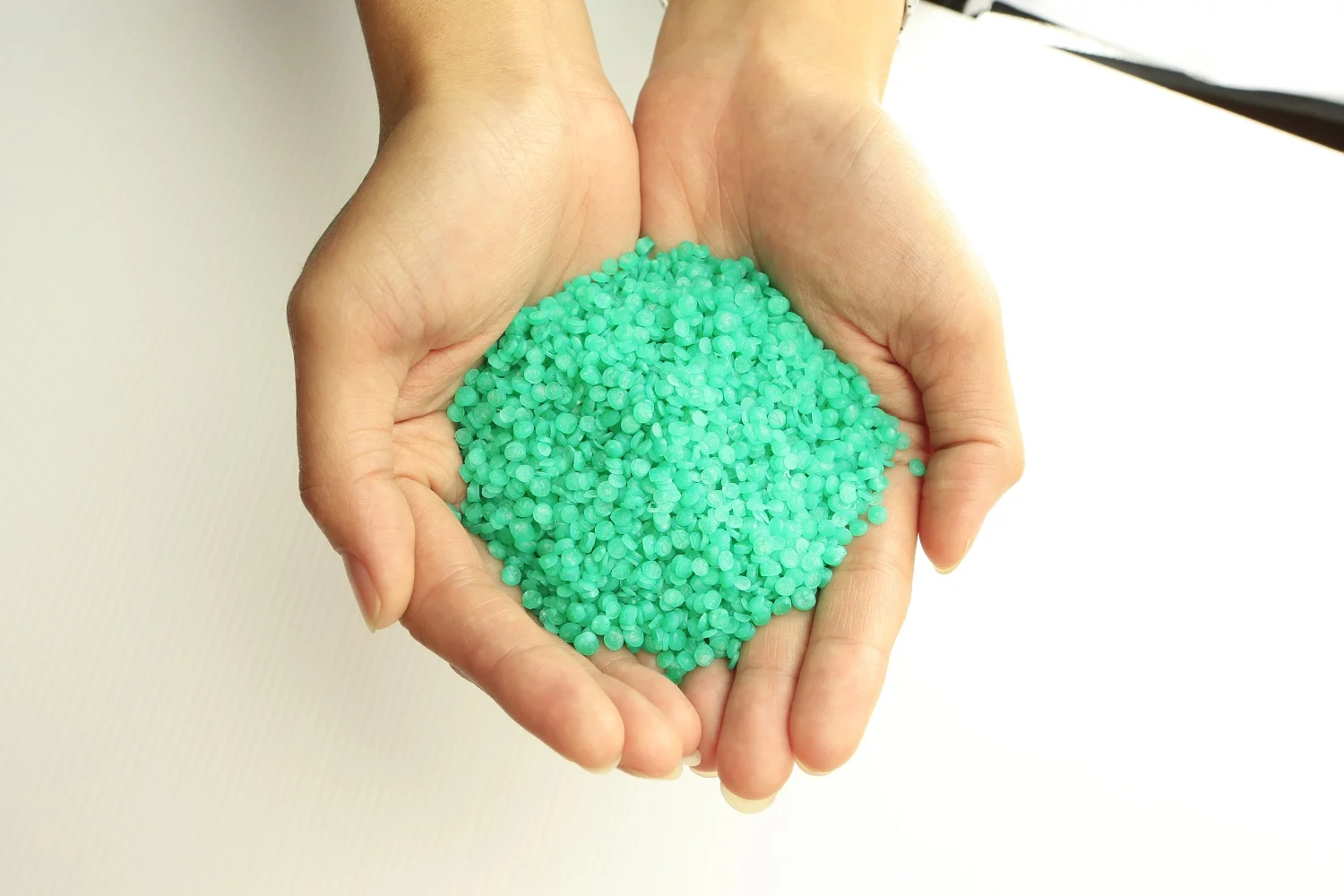 Biodegradable Corn / Cassava Starch Resin Hot Water Soluble Compostable ...