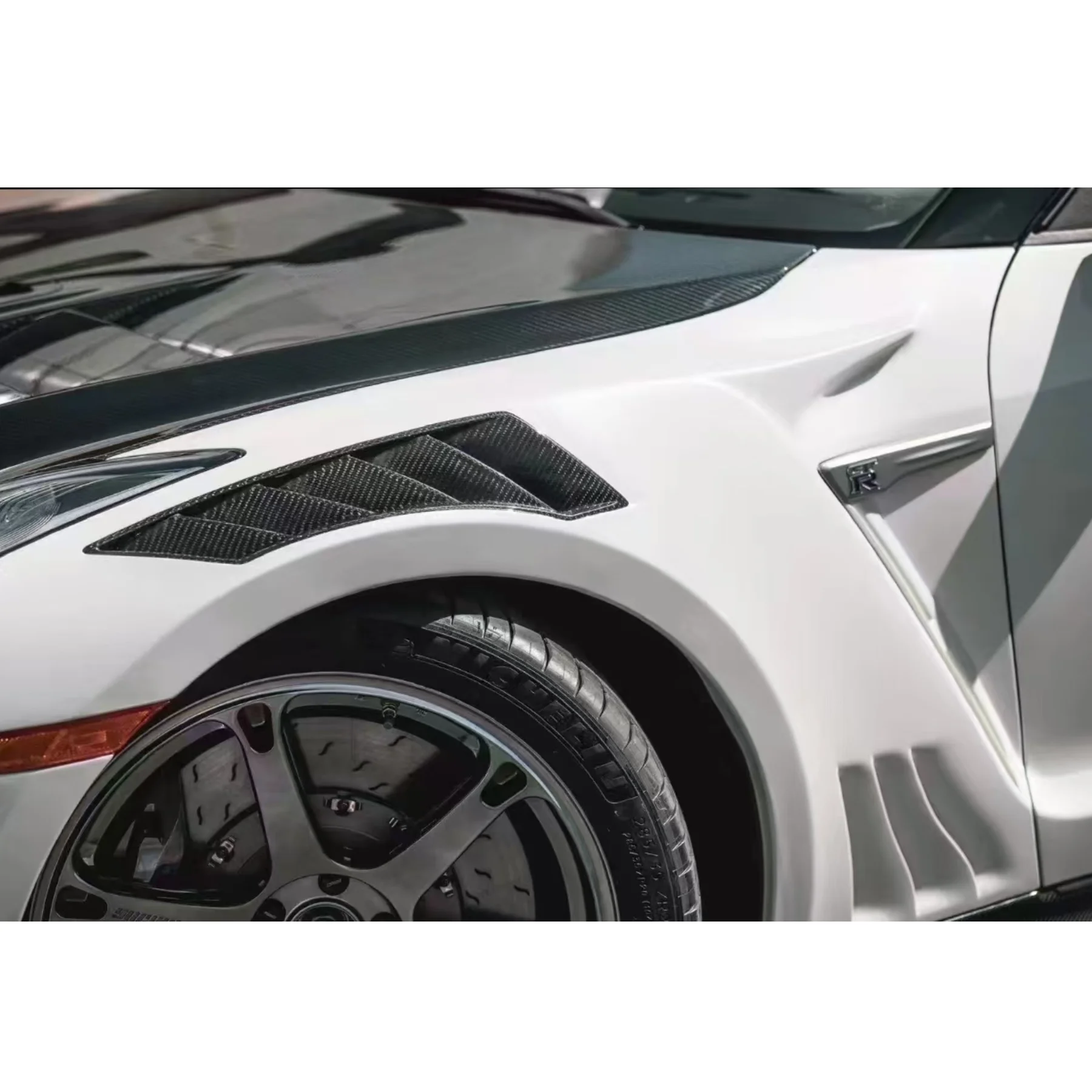 Wholesale Nissan GT-R R35 2007-2023 Widebody Fenders Hybrid Carbon ...
