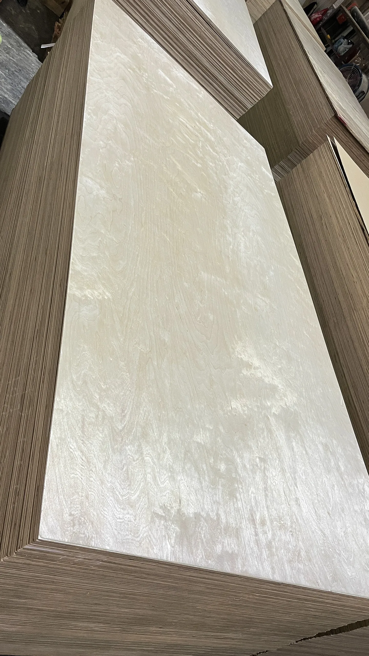 Natural Poplar Eucalyptus Wood Veneer Laminated Fancy Plywood For Decoration Furniture Boards E0 ...