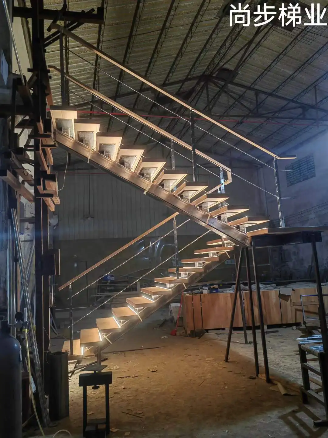 U Shape Wooden Treads Staircase Wood Handrail Steel Beam Stair Led ...