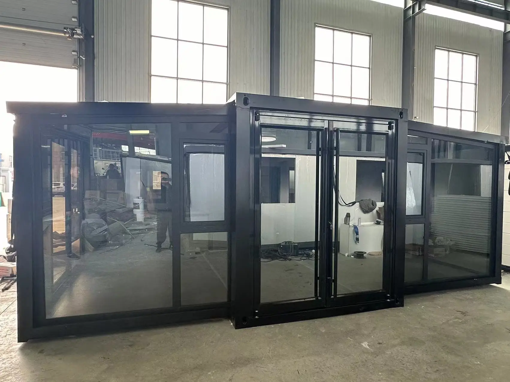 Mobile Living Container House - Expandable & Durable