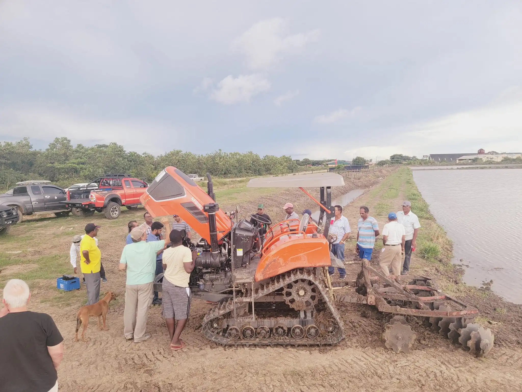 160HP Crawler Tractor With Tank Tracks - Durable Gear Drive for Farming ...