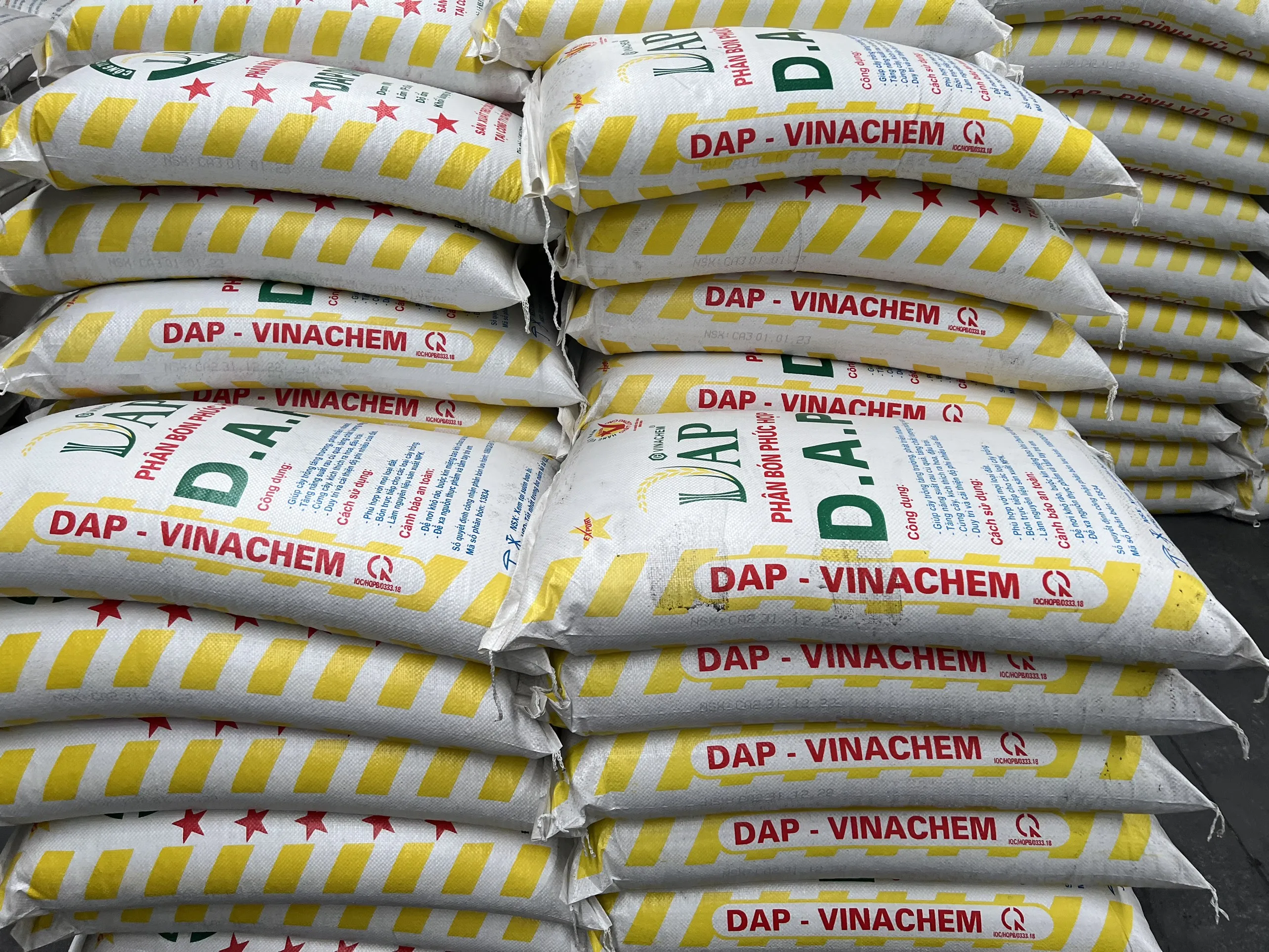 High Quality DAP Fertilizer - 2-4mm Granules from Vietnam