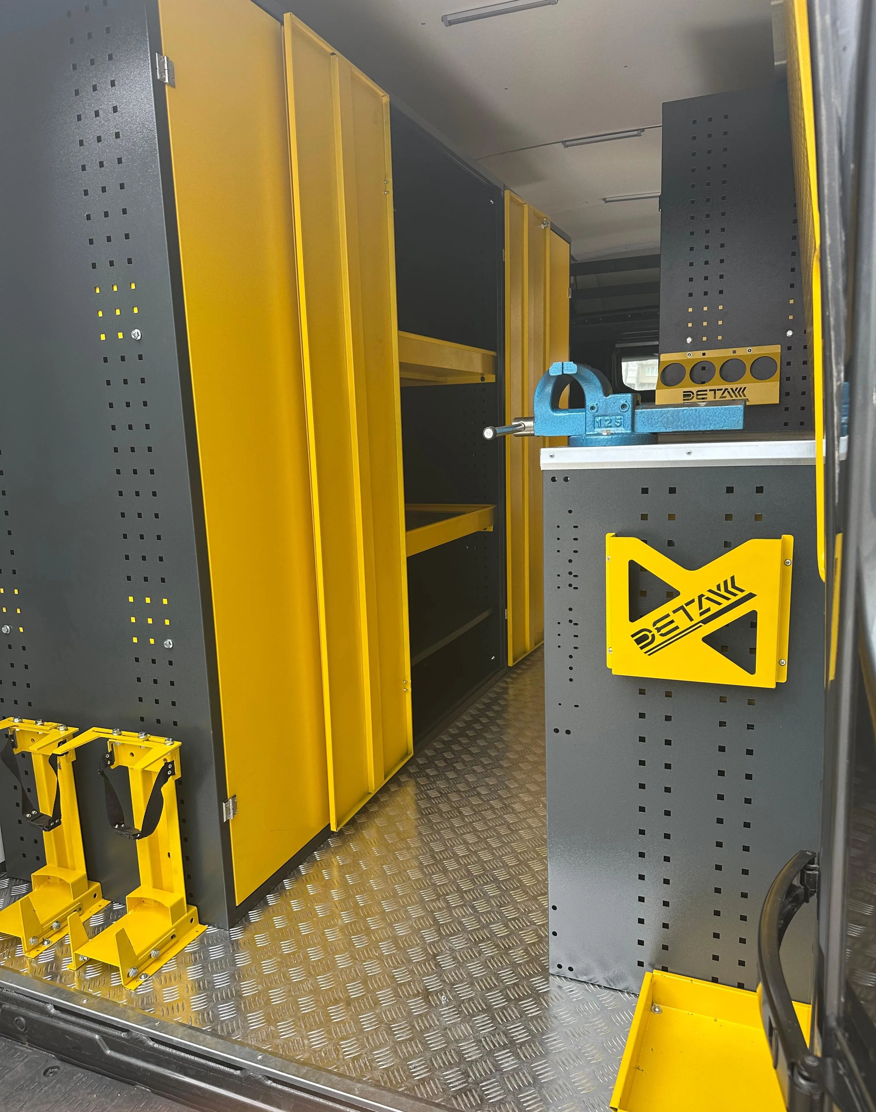 In-Vehicle Metal Furniture Van Shelving & Cabinets for Vehicle Storage OEM