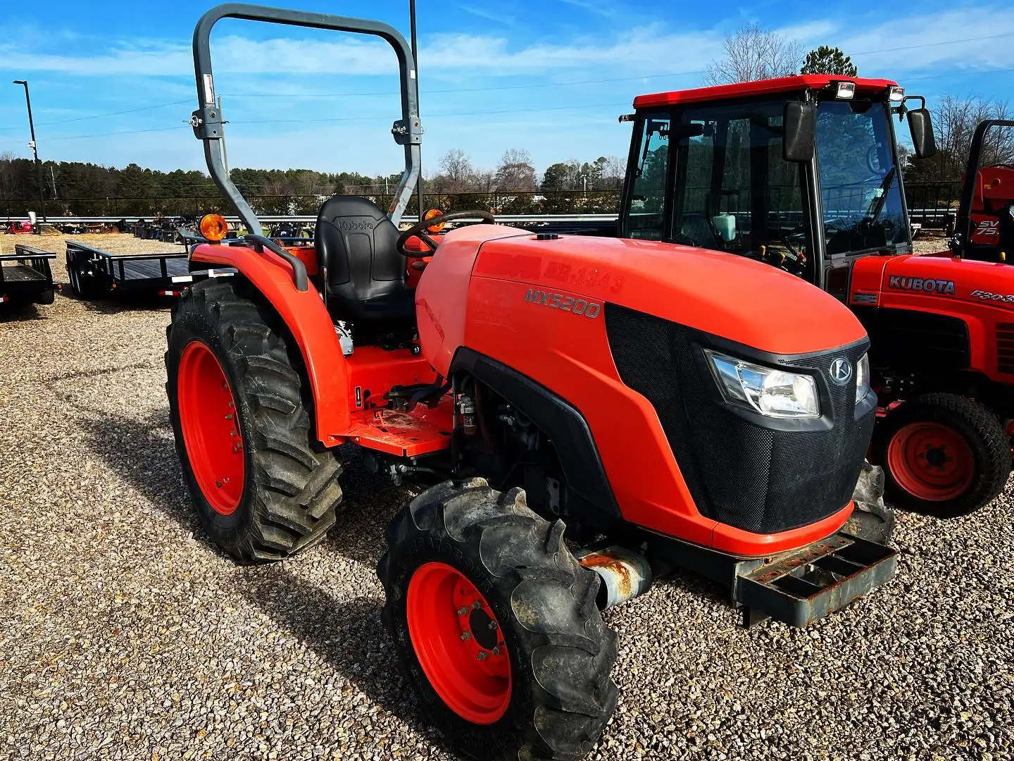 KUBOTA MX5200 TRACTOR - Versatile Agricultural Machinery