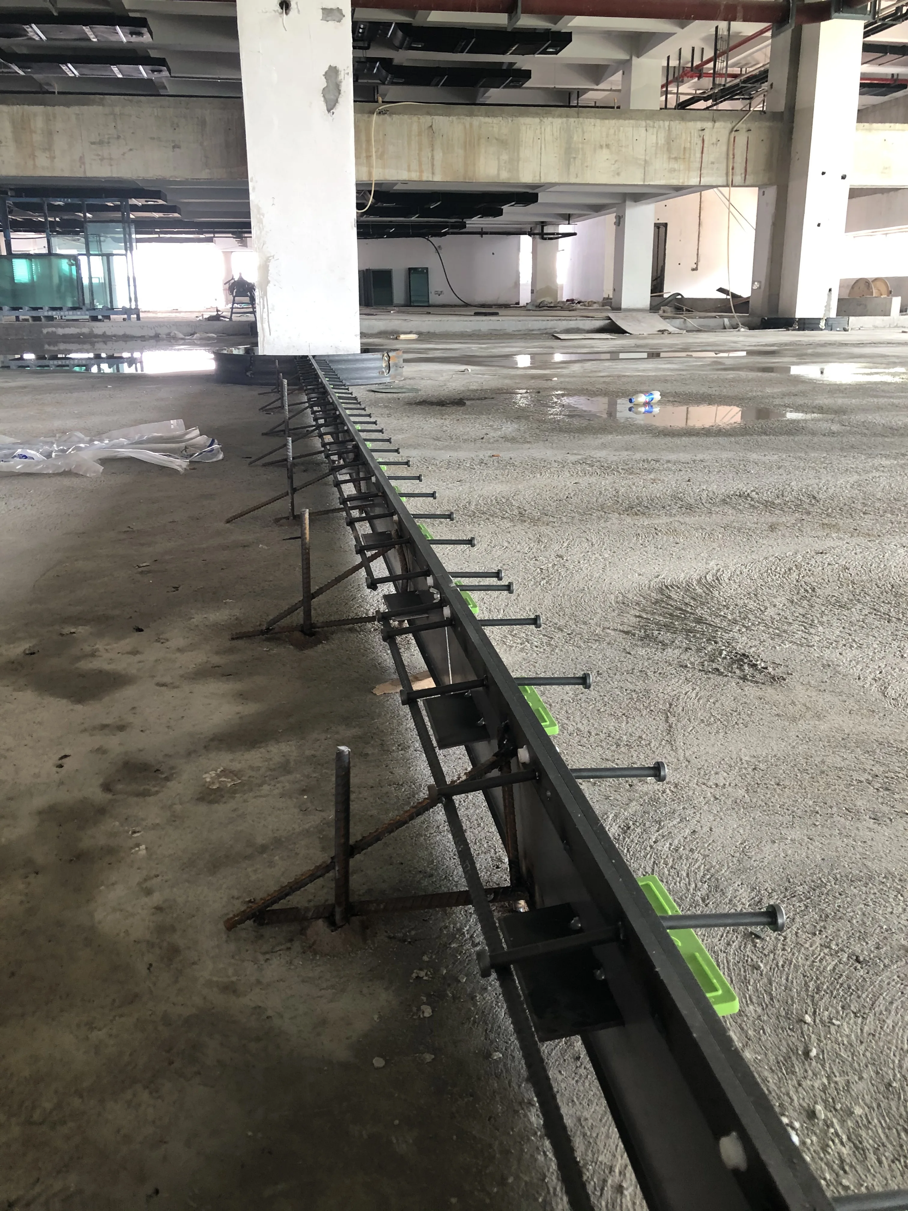 Intersection Heavy Duty Armour Joint System for Concrete