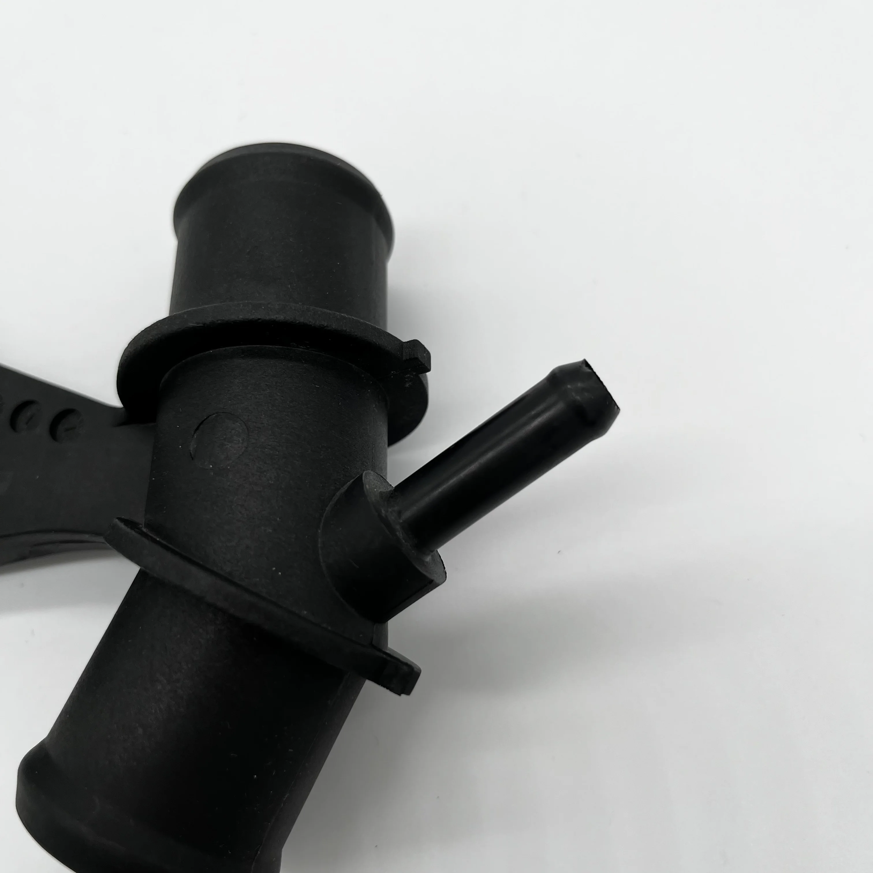 Engine Radiator Water Outlet Coolant Pipe for Toyota Corolla