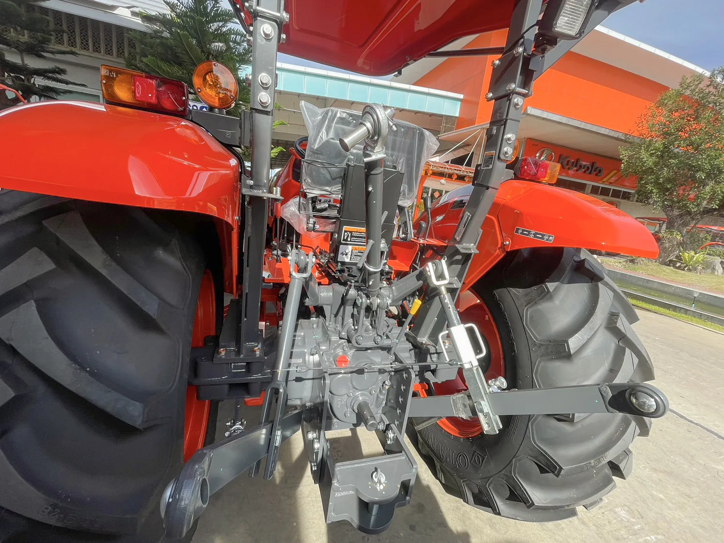 Kubota Tractor MU5702 (57HP) Cheap Offer for MU5702 Agricultural ...