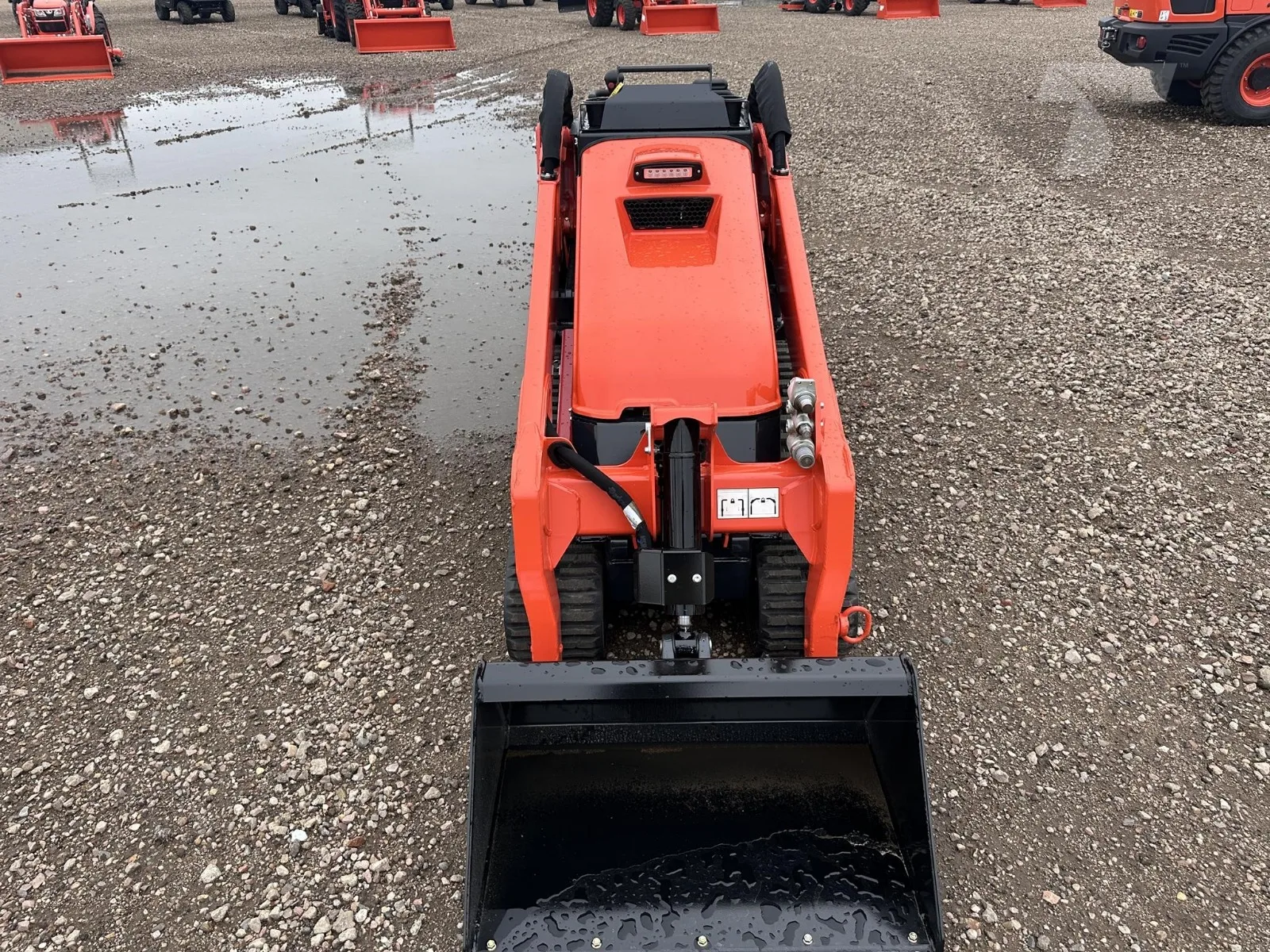 Kubota SCL1000 Mini Skid Steer Loader with Crawler Motor and Engine ...