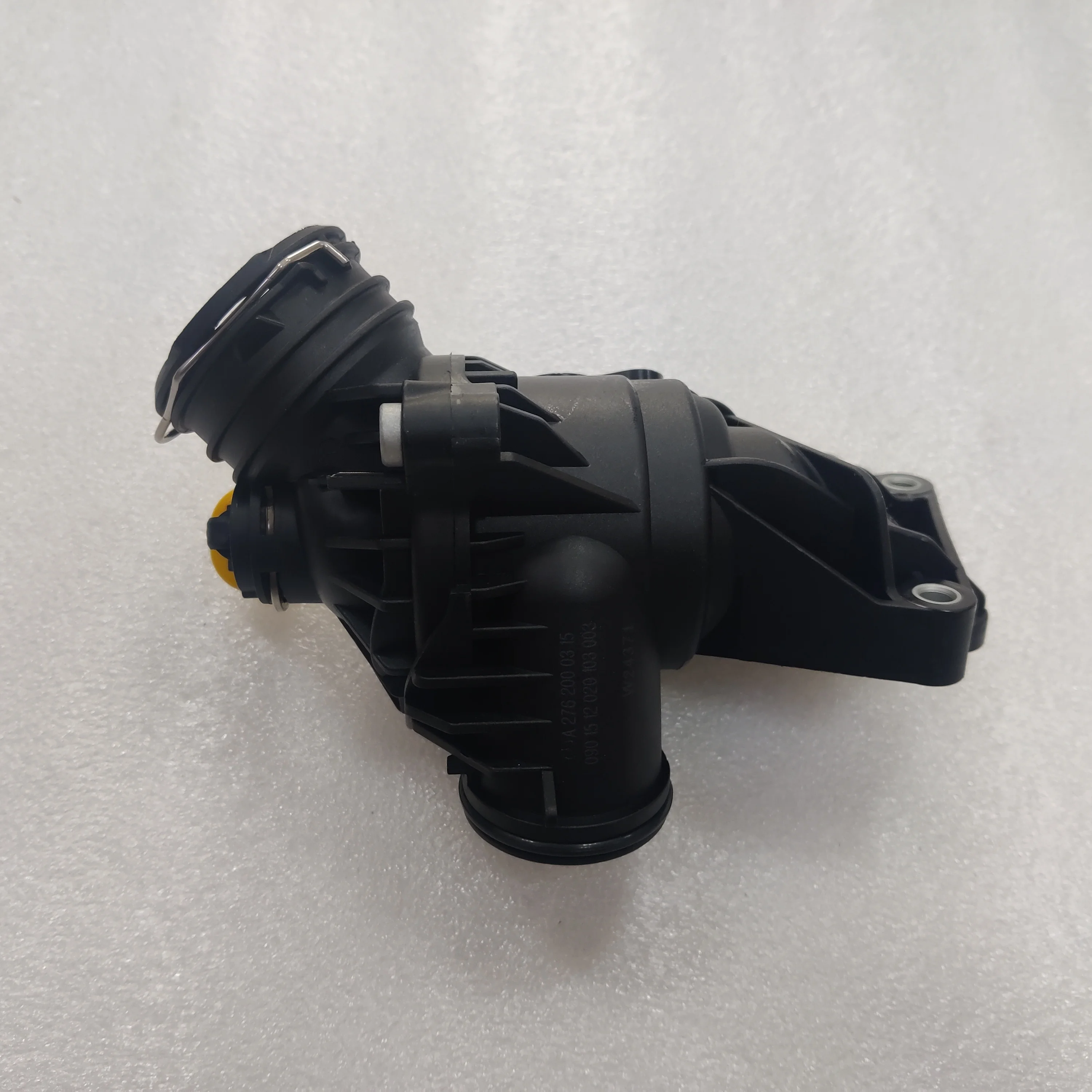 Auto Parts Engine Assembly Valve Car Thermostat Suitable For Germany ...