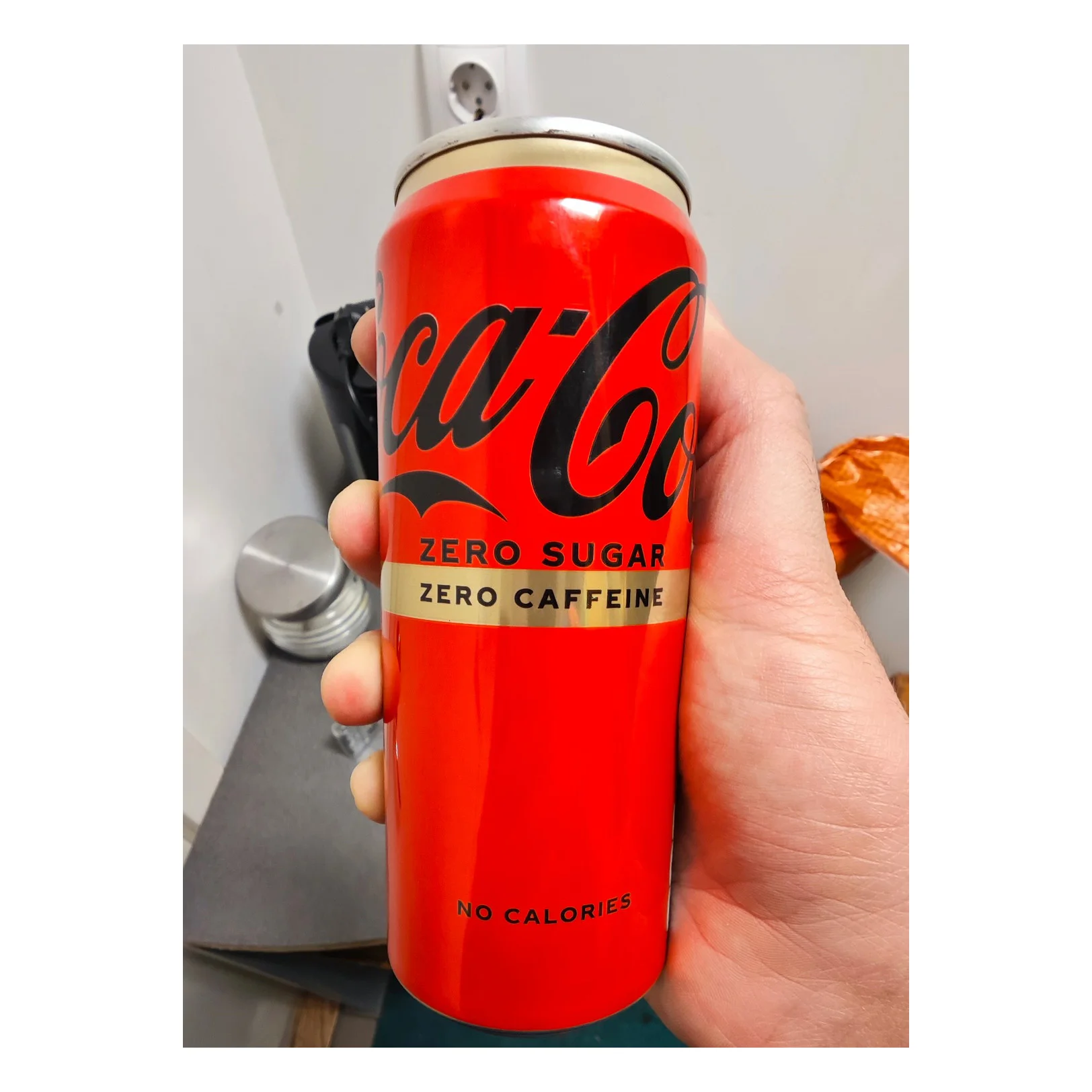 Original Coca-Cola ZERO SUGAR ZERO CAFFEINE Soft Drink Can Pack 33cl ...