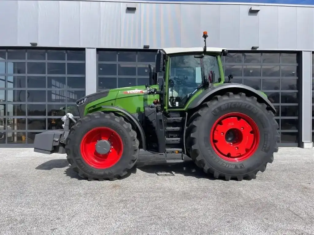 Fendt 500HP Tractor - High Productivity Farm Work Machinery