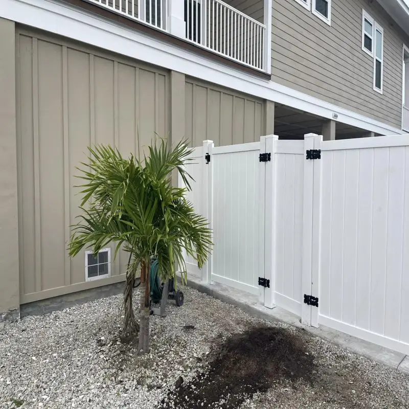 White Lightweight PVC Privacy Fence Secure Garden Fence for ...