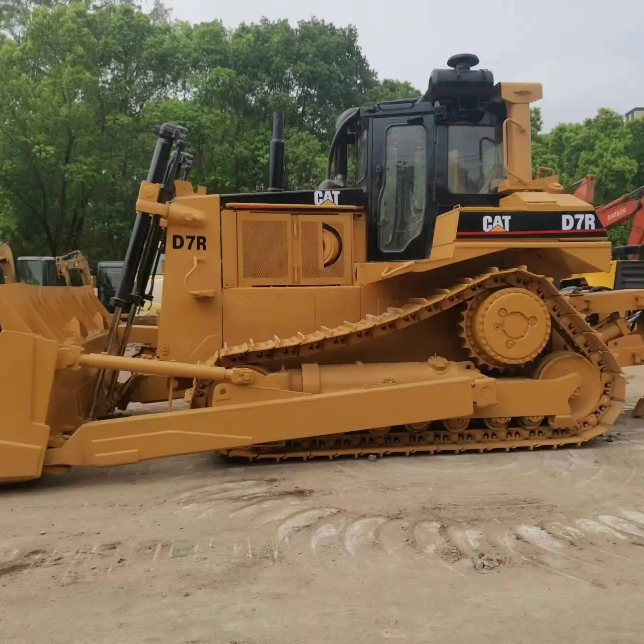 Used Caterpillar D7R Track-type Tractor Dozer Quality Road Construction ...
