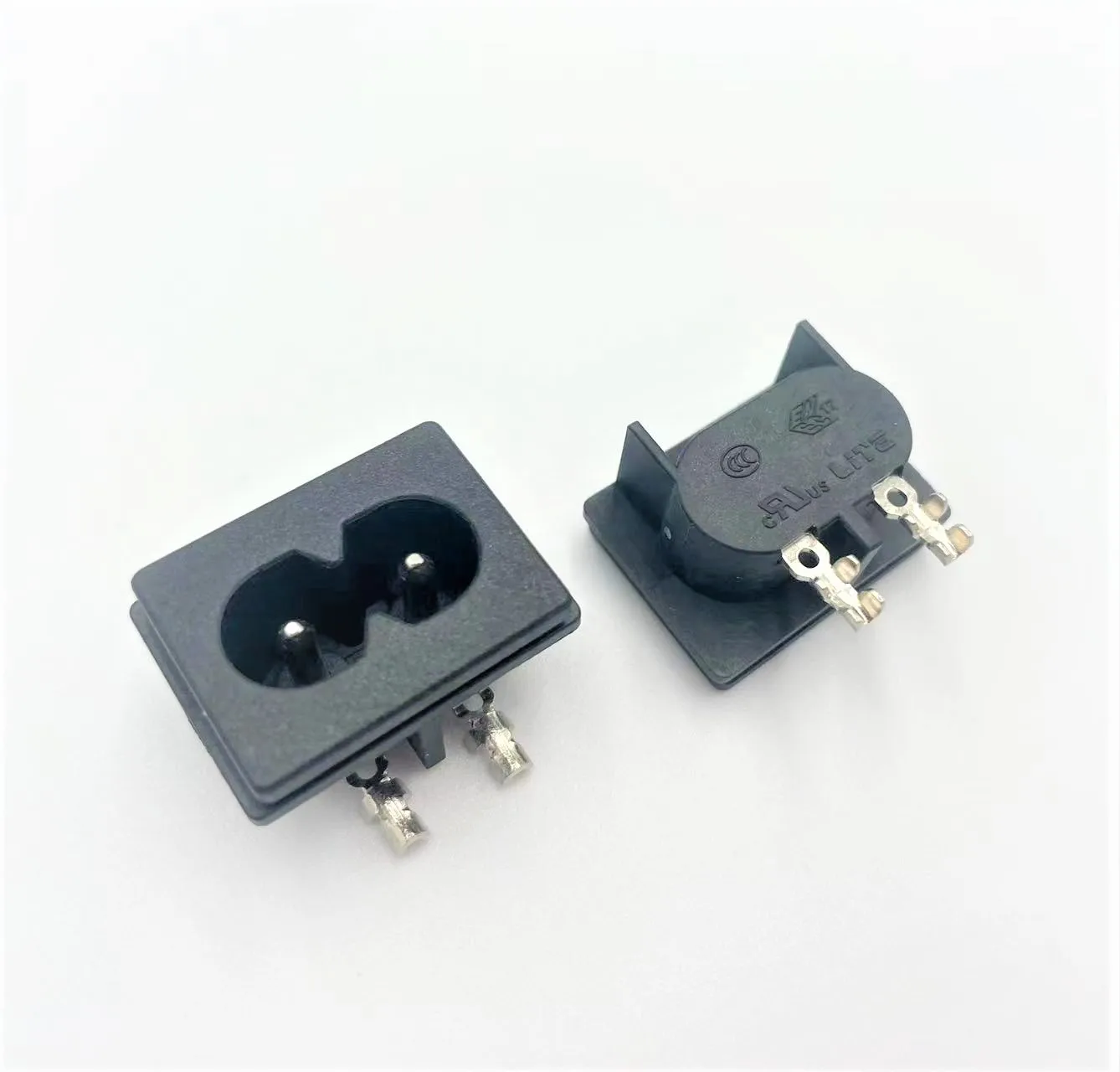 C8 Panel Mount Plug Adapter - 250V AC 2.5A IEC Module