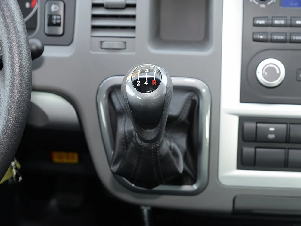 0km New Foton Hiace Bus 17/19 Seater Diesel Engine Mini Van