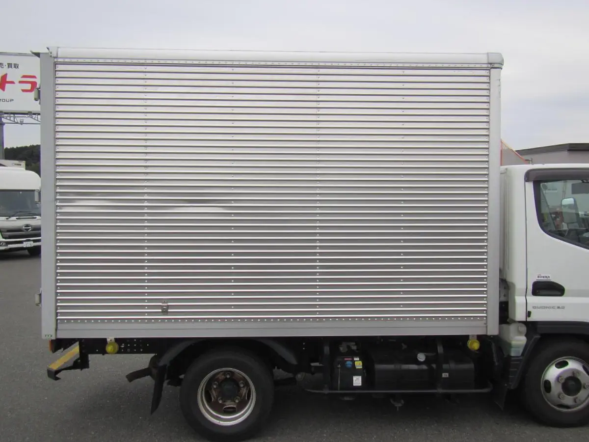 Mitsu-bishi Canter Fuso 3.5 Tons Van for Sale - Duty Engine