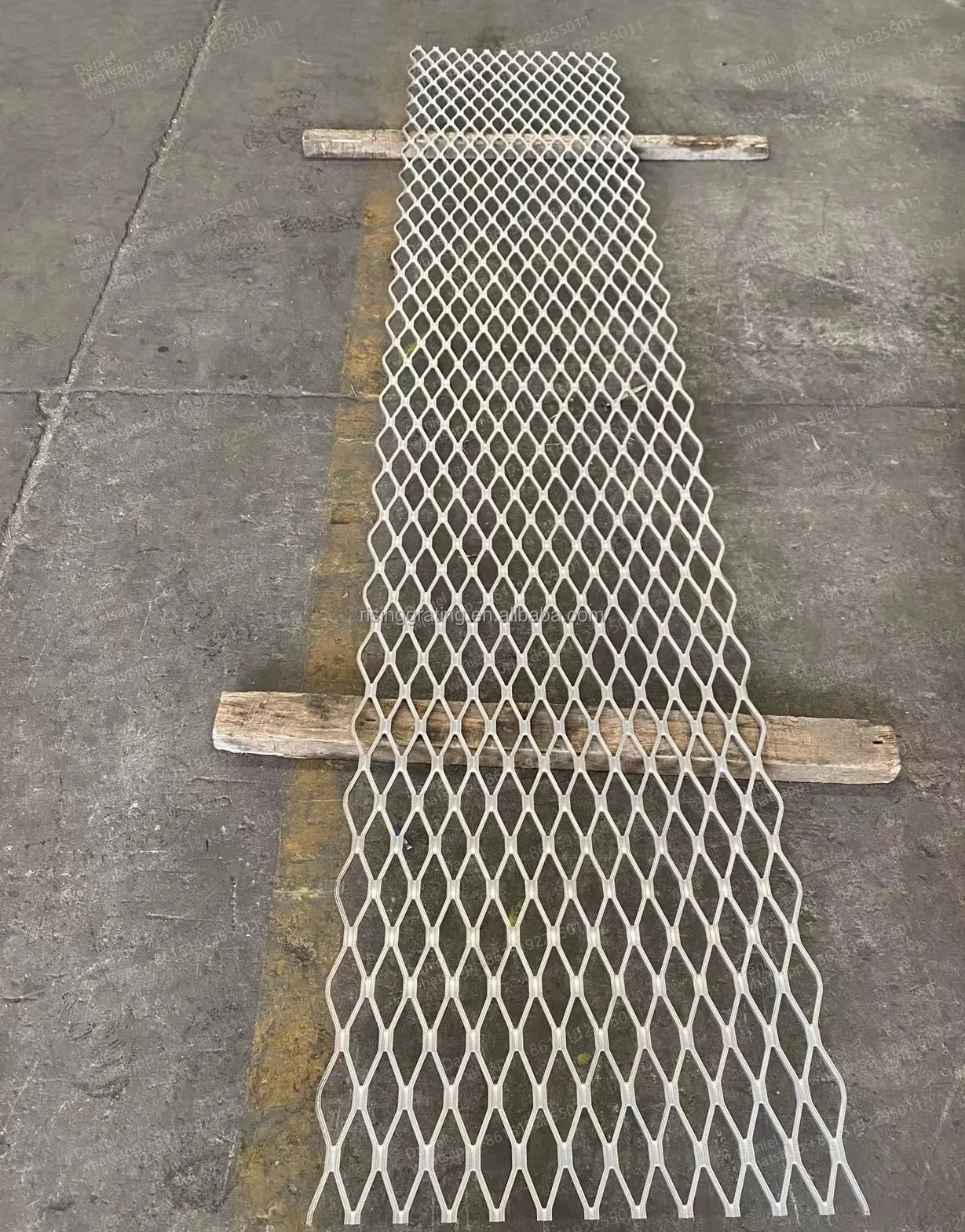 Roof Top Aluminum Walkway - Durable & Anti-Slip Grating