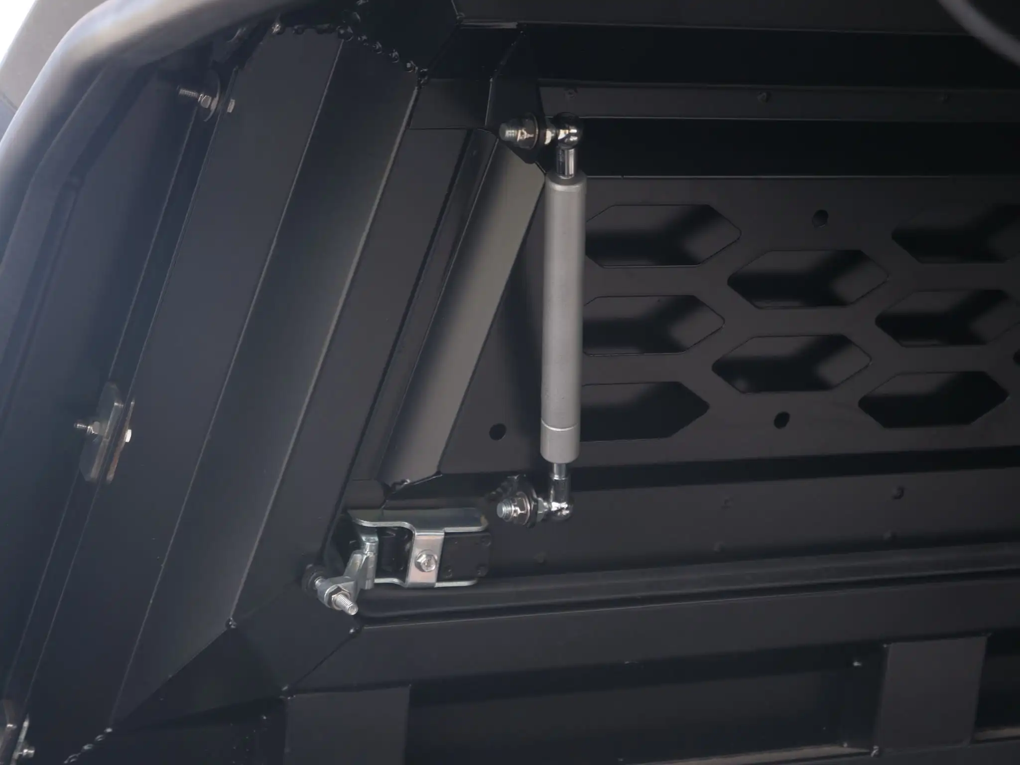 Customized Hard Manganese/aluminum Canopy for Chevrolet Silverado HD ...