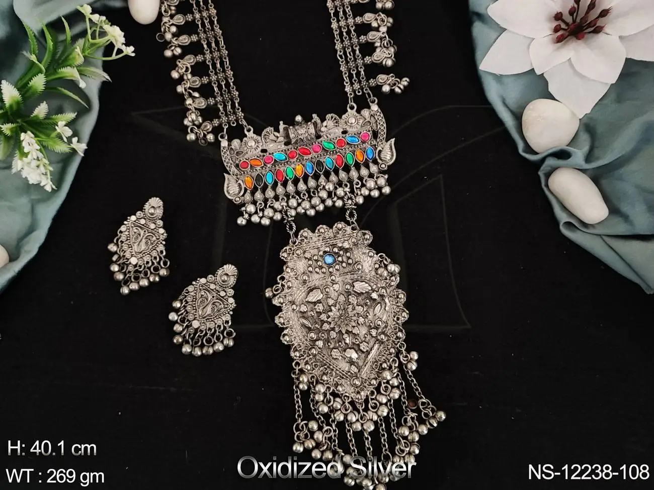 Bijoux d'oxydation argent poli vêtements de fête design beau Look ...