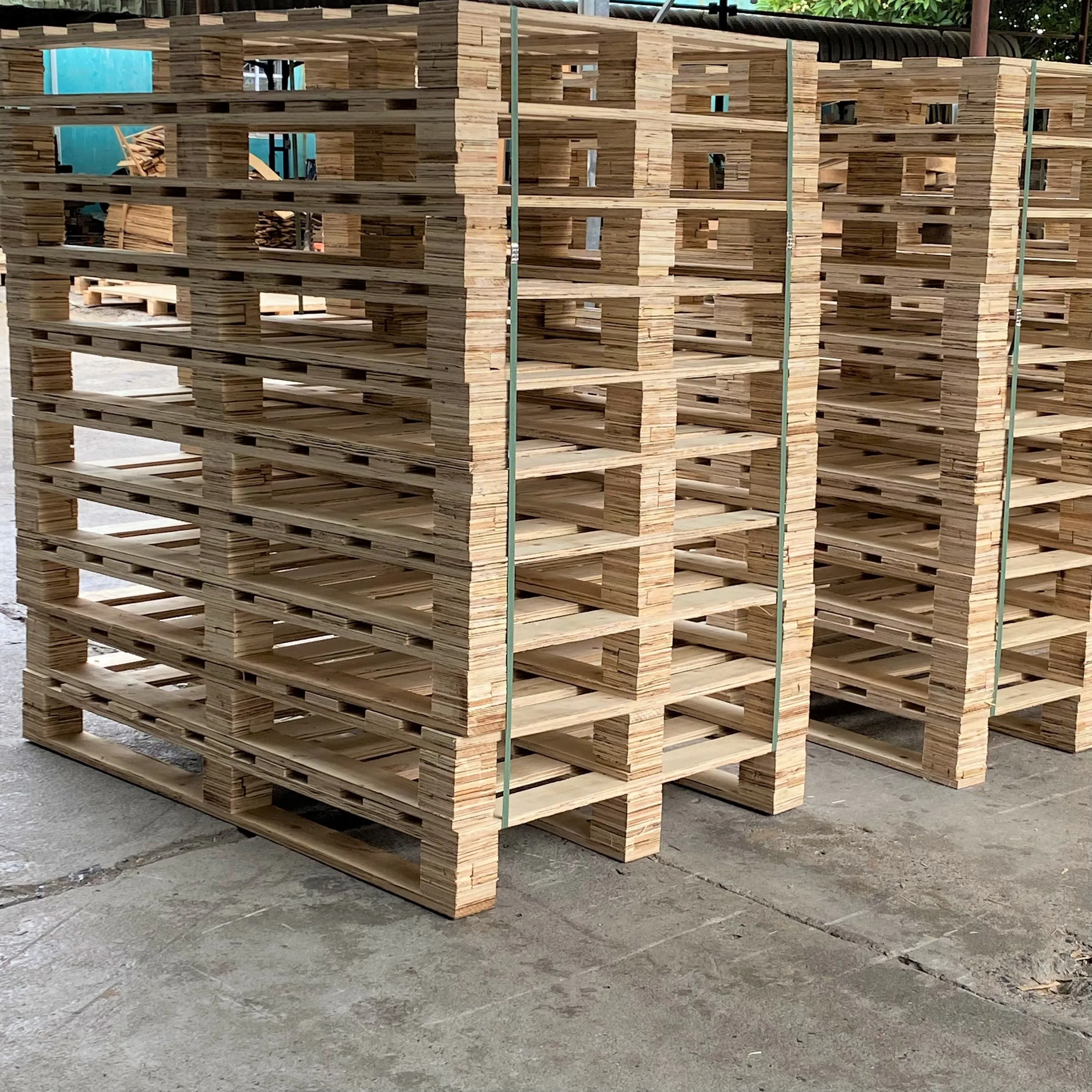 Competitive Price Wooden Pallets In Use Compressed Wood Pallet ...