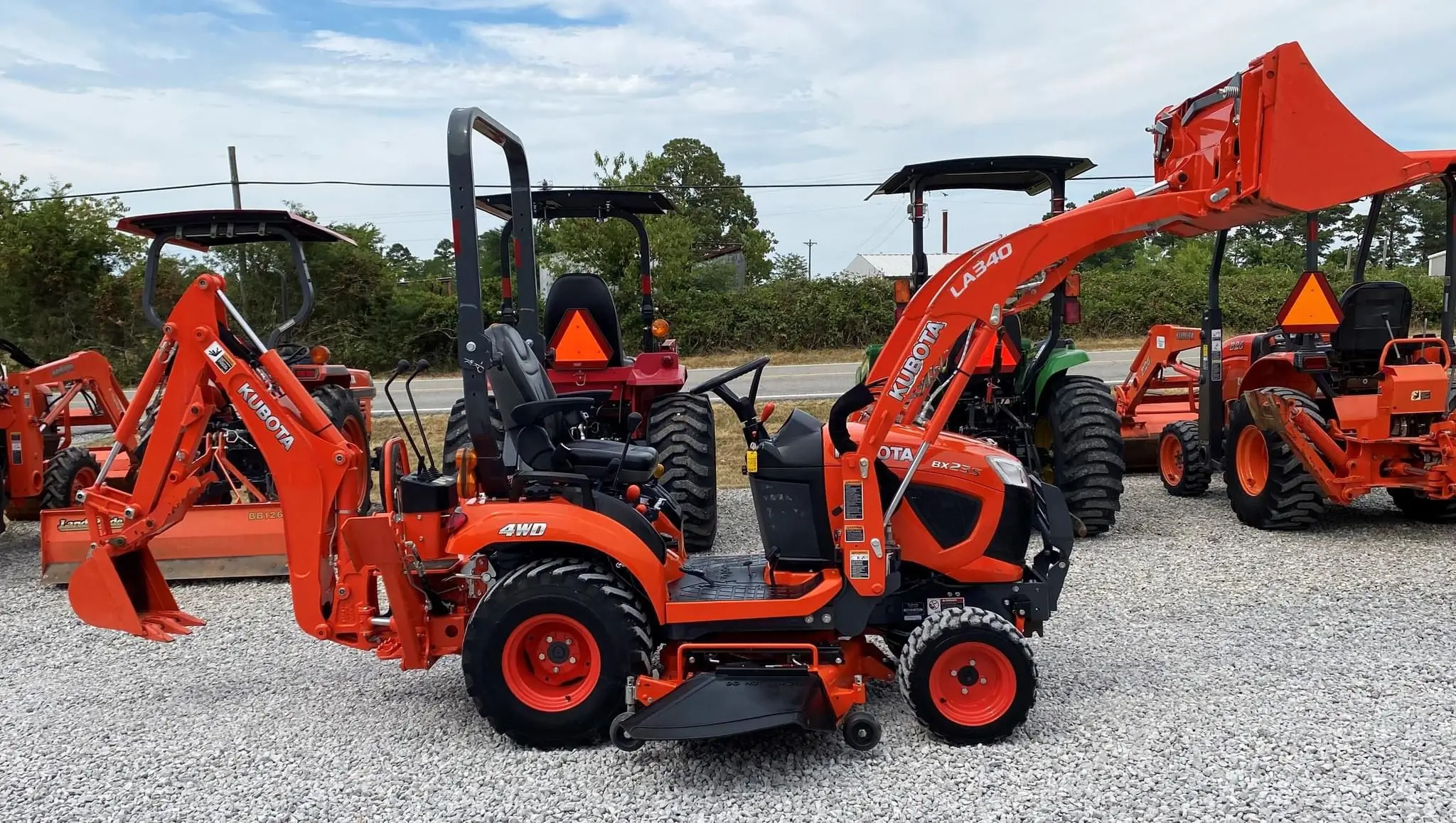 Small Kubota 23hp Tractor for Efficient Farm Work
