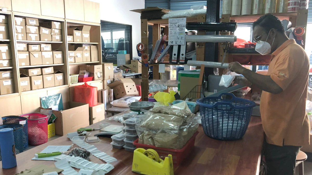 Luxurious High Tea Set In Resin Material Perfect For Hosting Guests ...