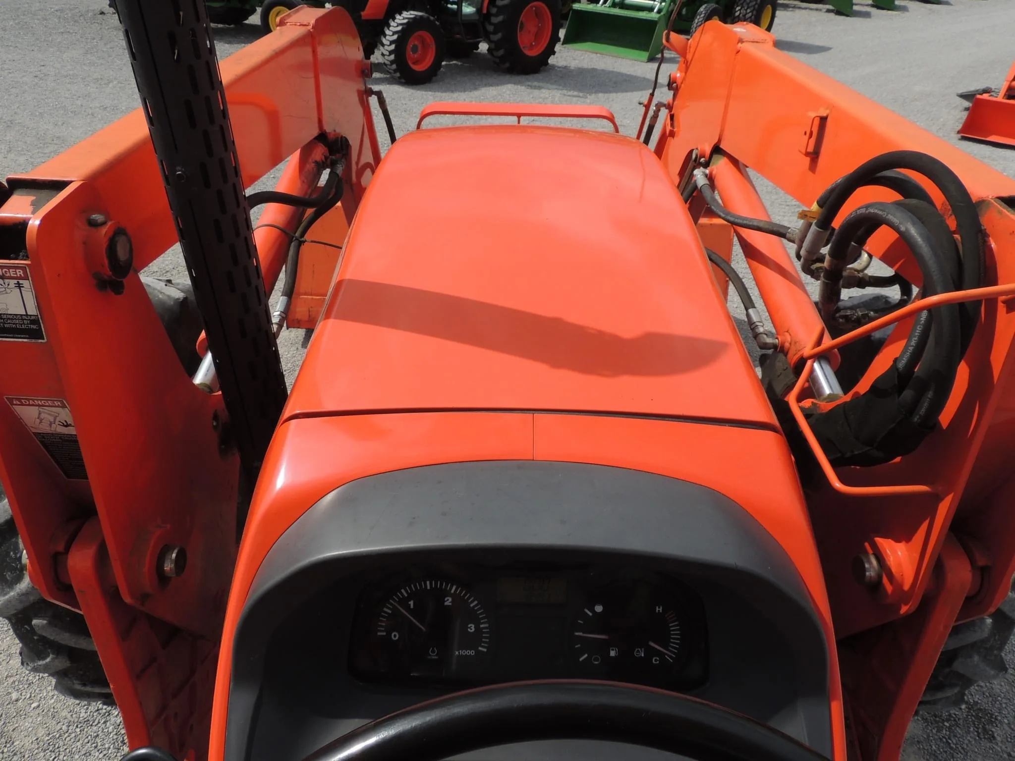 KUBOTA M9540 TRACTOR - Versatile Farm Tractor Solutions
