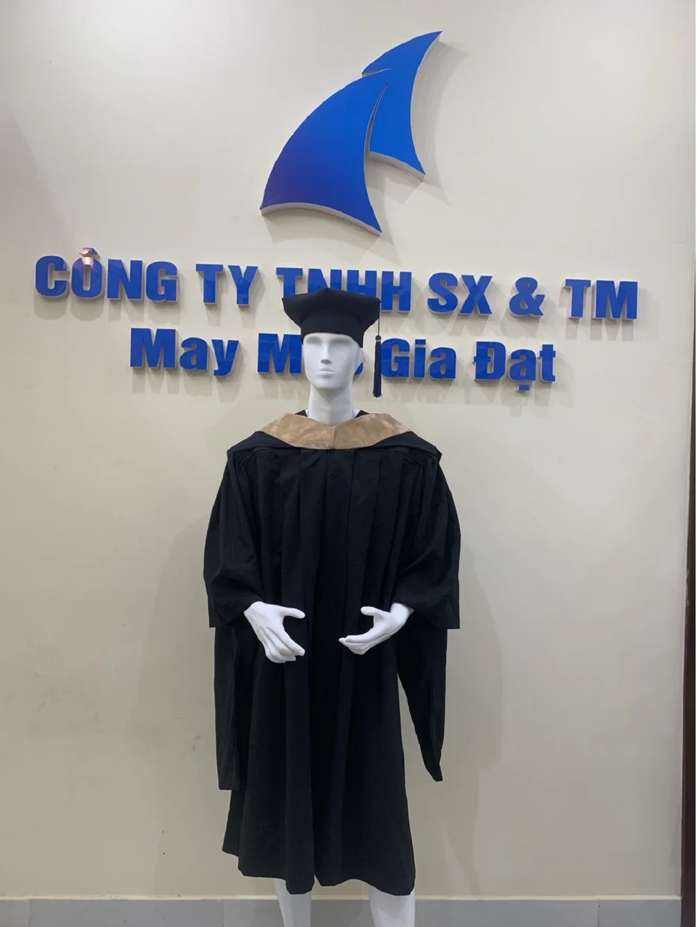 Black Graduation Gown Set For School Customized High Quality College ...