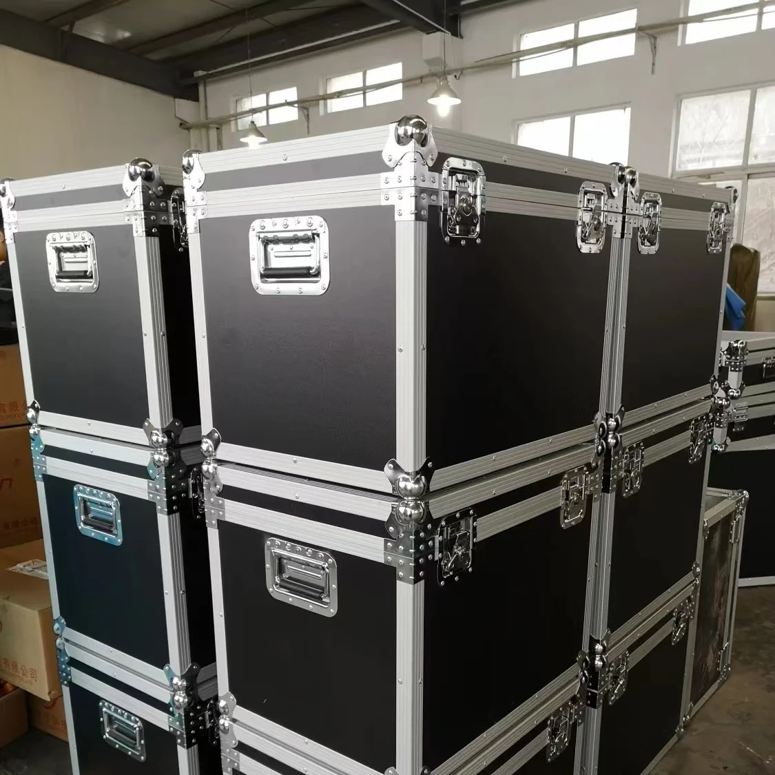 Durable Aluminum Flight Case - Customizable Storage Solution