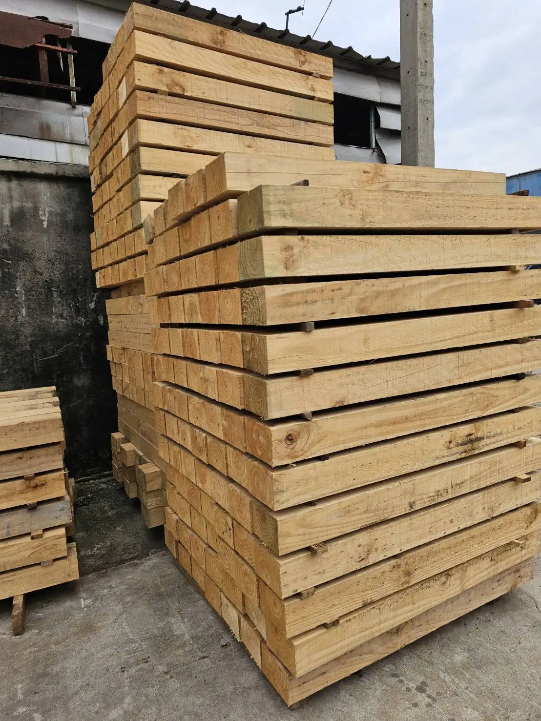 Alibaba.com: Solid Spruce 2x4x10 Timber Lumber, Multipurpose Sawn ...