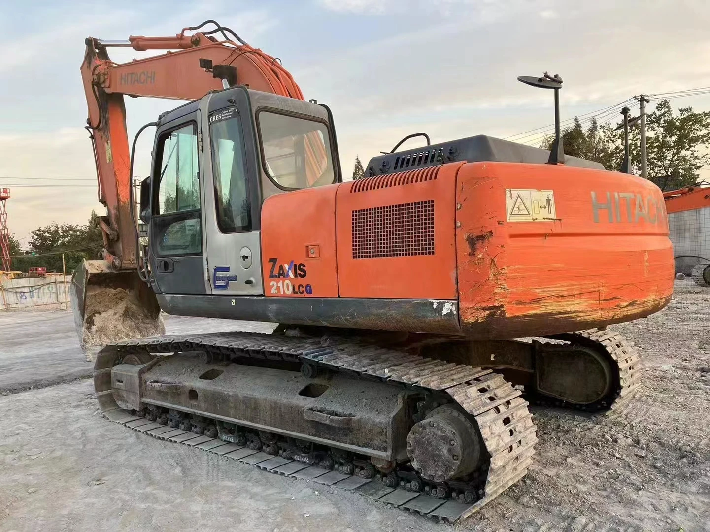 High-quality Used Hitachi Zx210 Crawler Excavator Low Maintenance ...