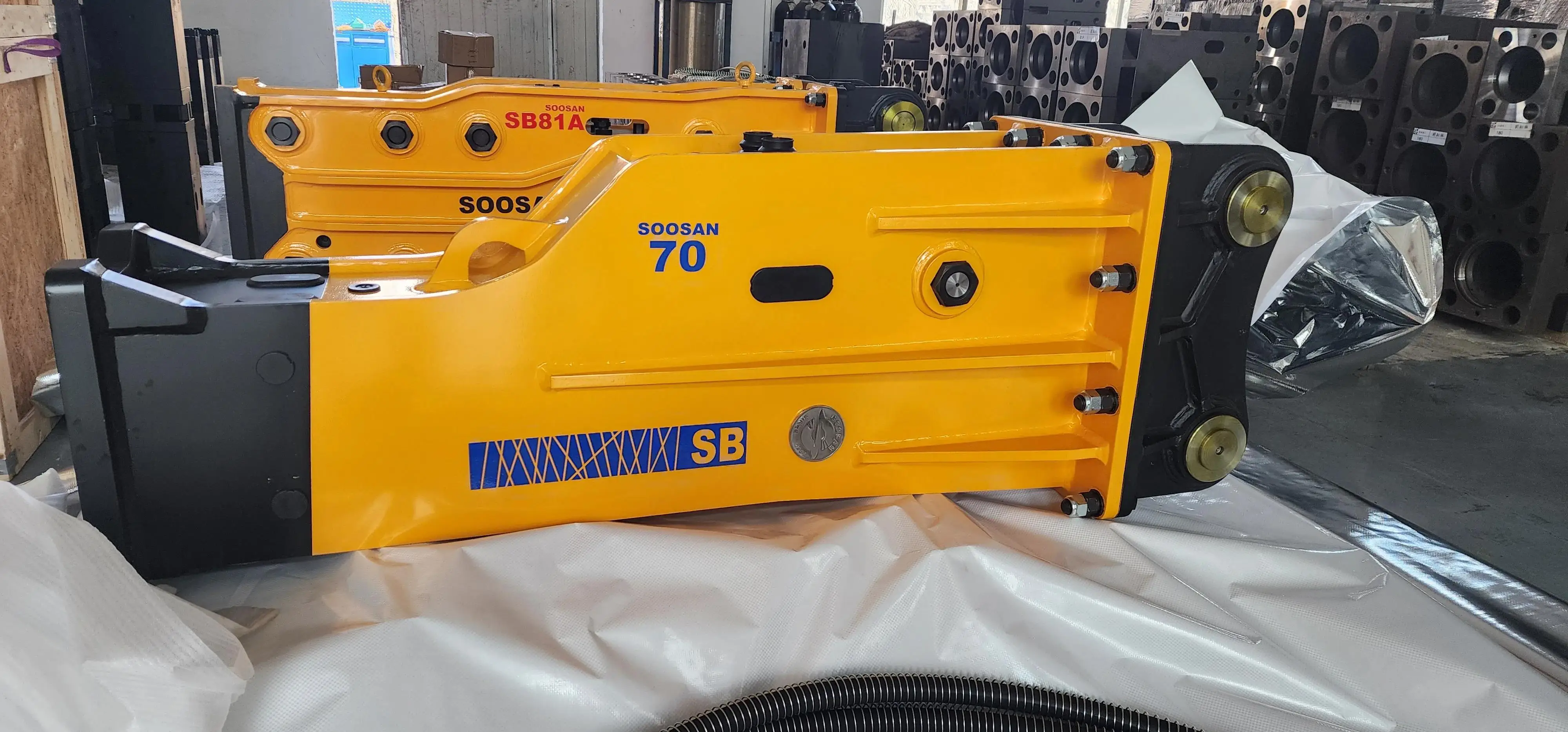 For SOOSAN SB70 Hydraulic Breaker Box Type Crawler Wheel Compact ...