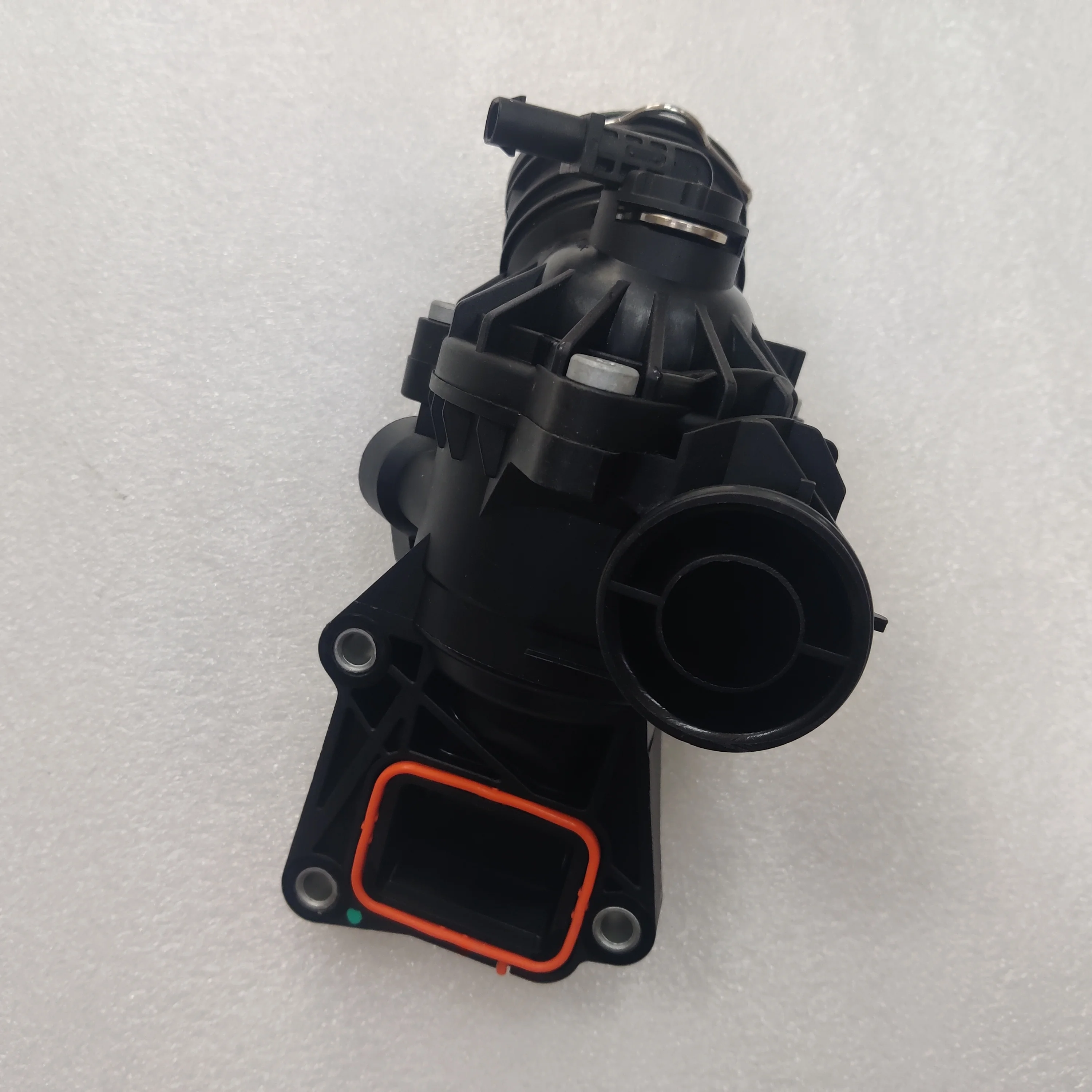 Auto Parts Engine Assembly Valve Car Thermostat Suitable For Germany ...