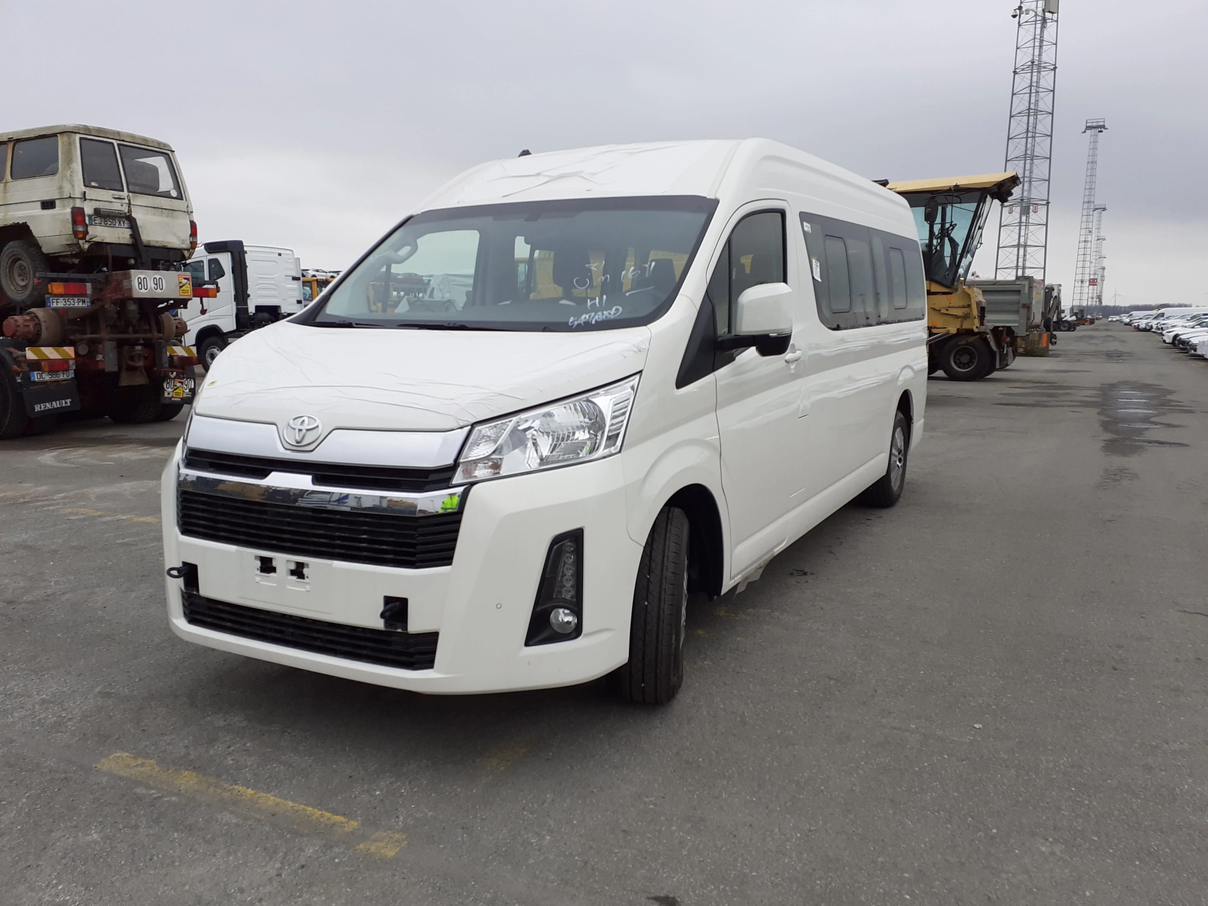 2019 Toyota Hiace 14-seater Bus - Buy Toyota Commuter Bus For Sale ...