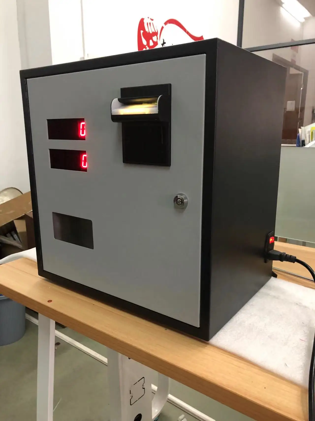 Dollar Bill Changer Coin Vending Machine - TOTEM Mini Change