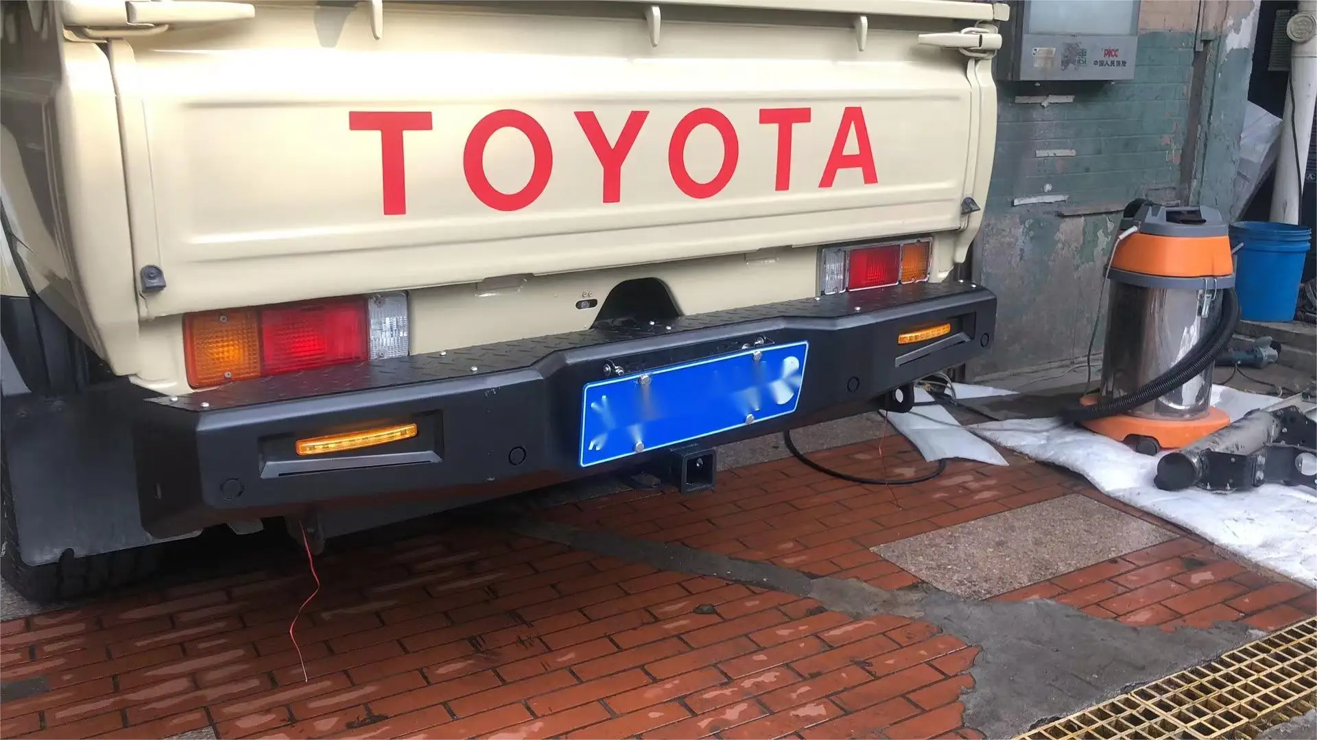 Toyota Lc79 Rear Bumper With Tire Carrier Jerrycan Holder Winch Bull ...